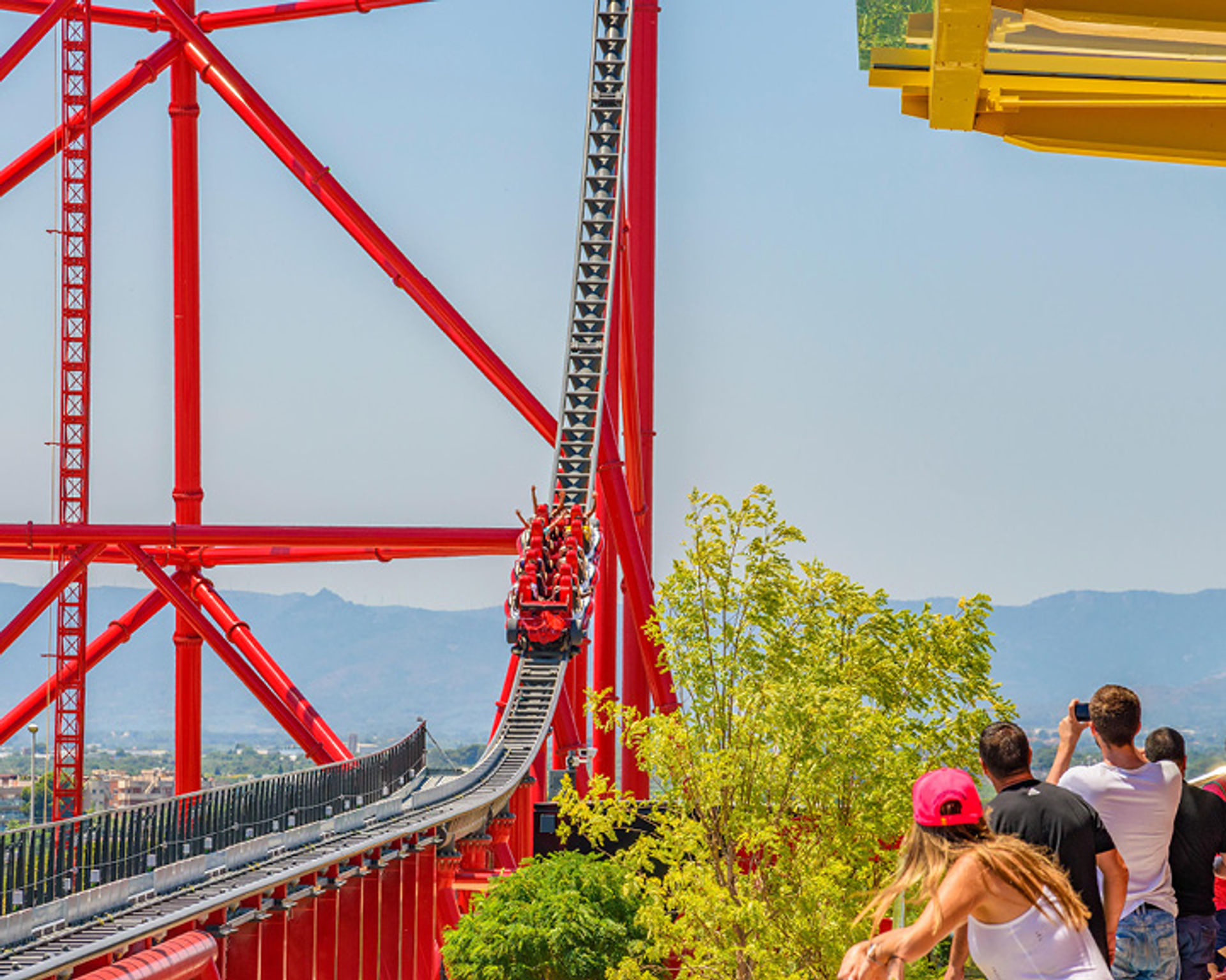 These 8 Theme Parks & Resorts Are Perfect For Summer Family Fiesta!