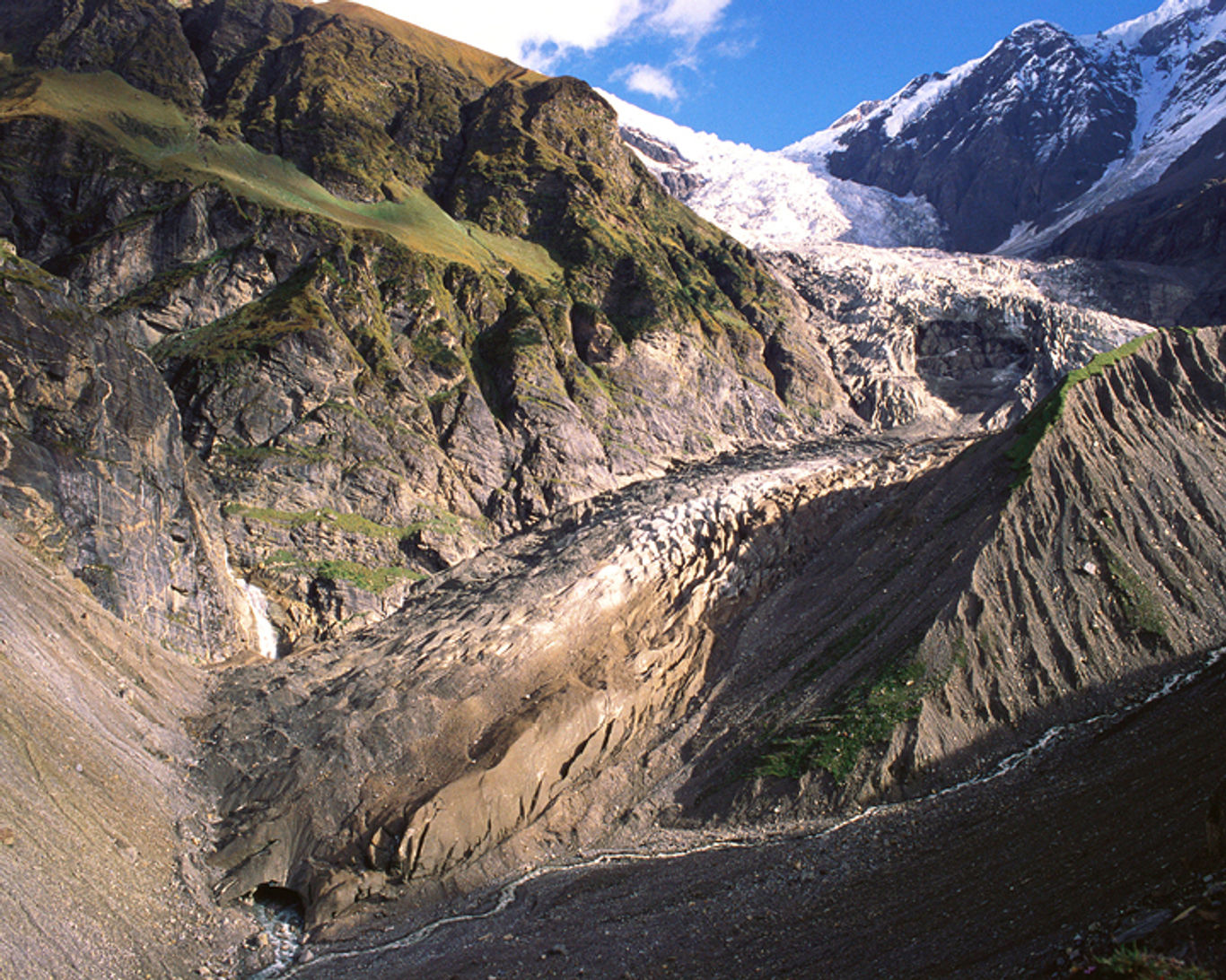 Take A Trek To Pindari Glacier To See Magic Unfurl Before Your Eyes