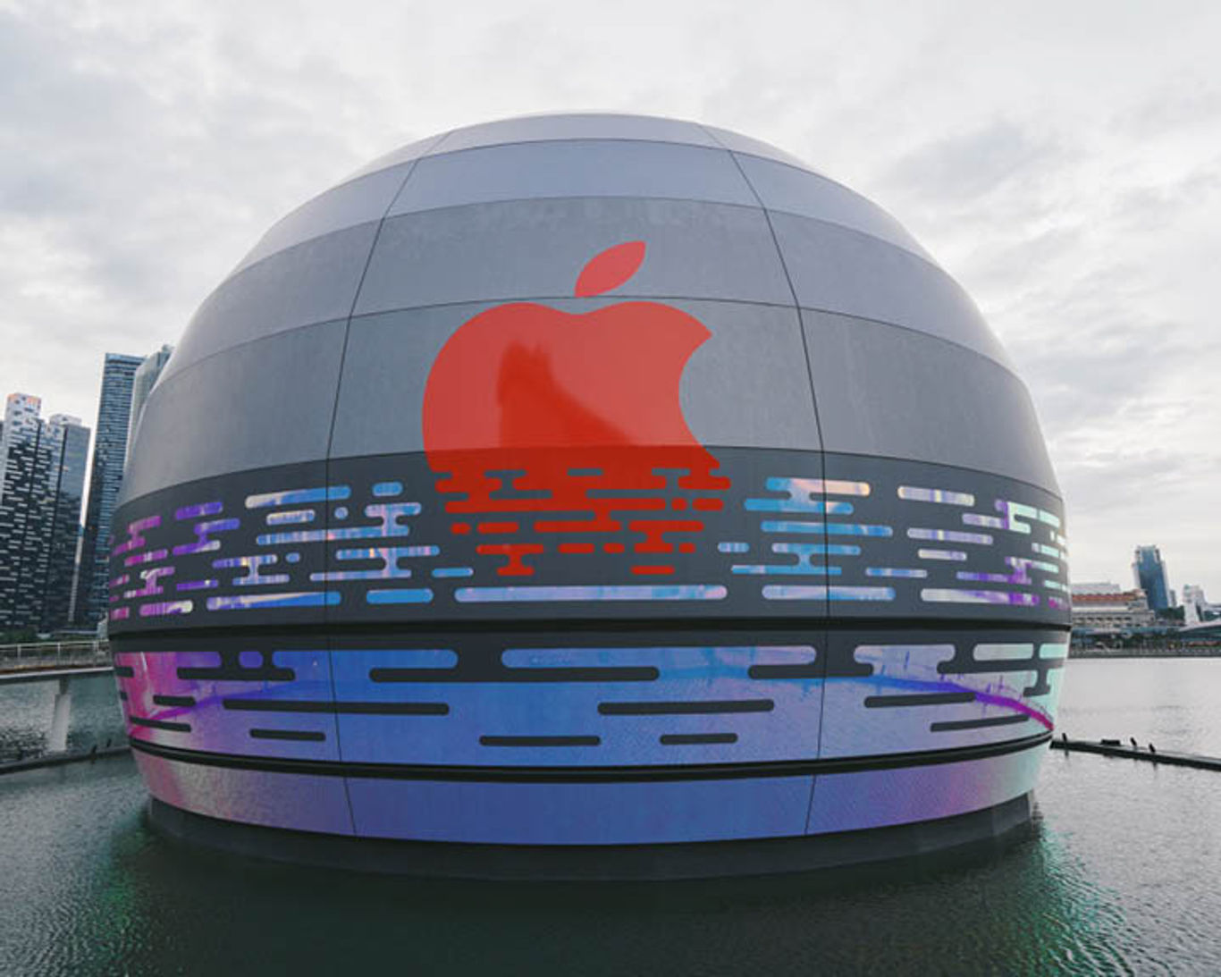 Apple Debuts The World’s First Floating Apple Store In Singapore