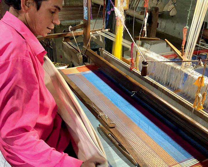 Maheshwar Has Its Story Weaved In Royalty, Traditional Handloom Works,