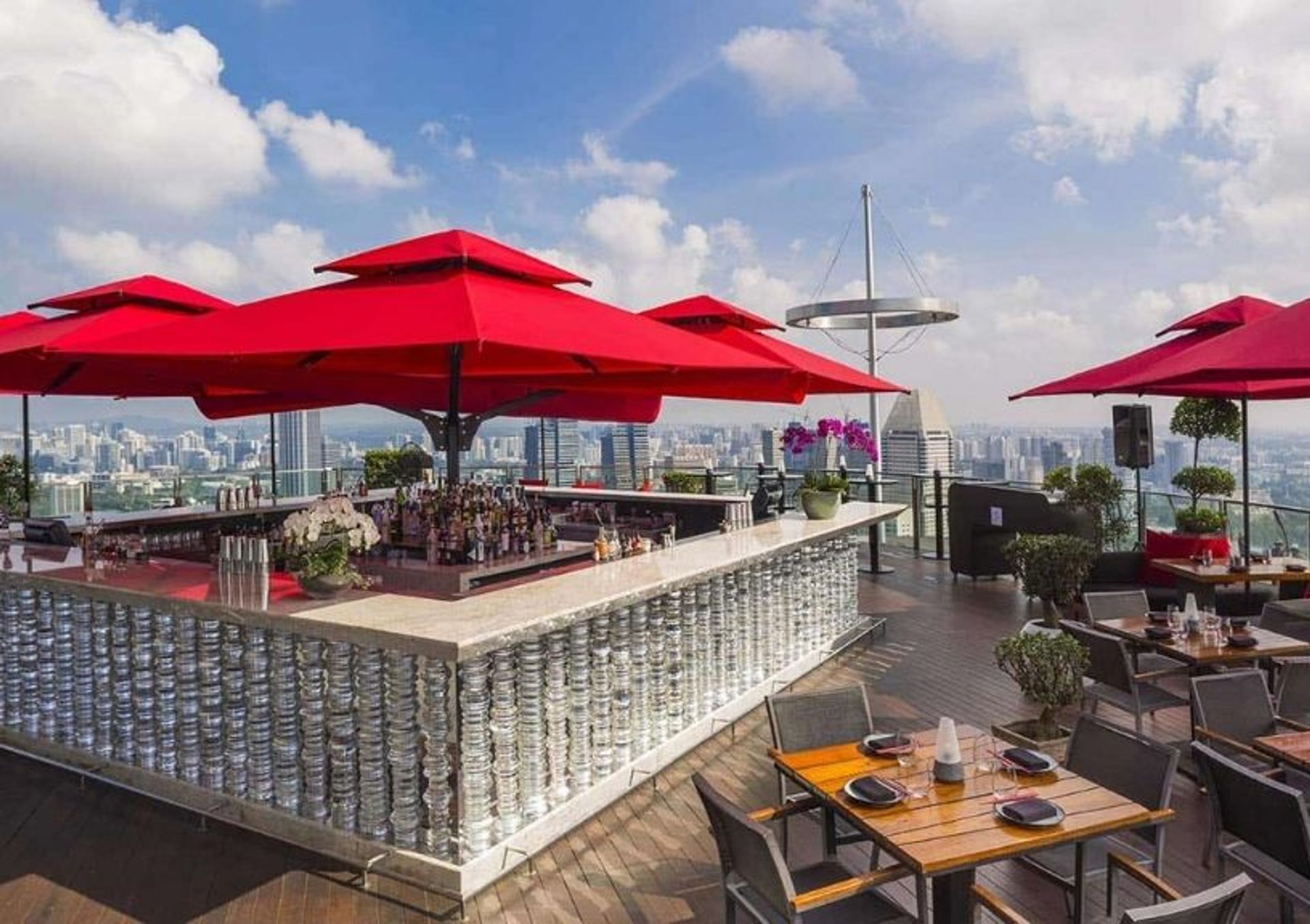 Rooftop Bars Around The World For A Luxurious Dining Experience
