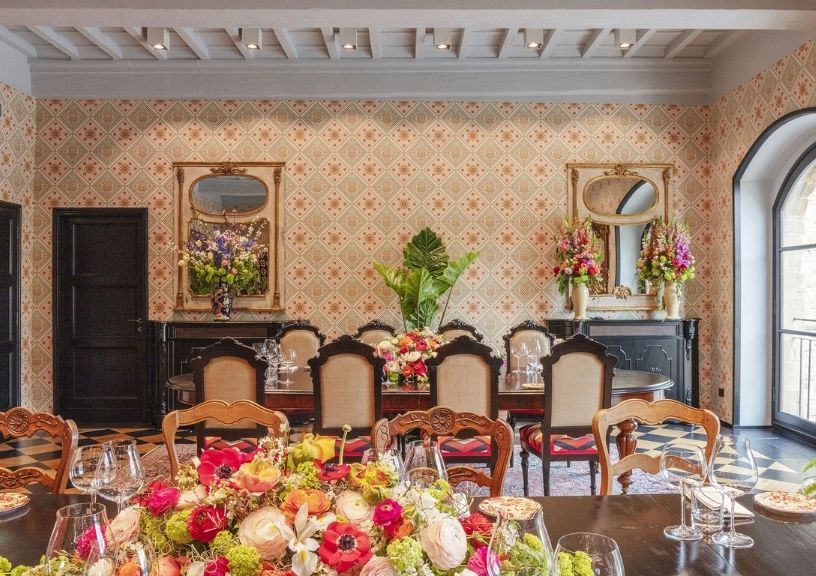 Beautiful Interiors & Scenic Settings Of Restaurants Around The Globe