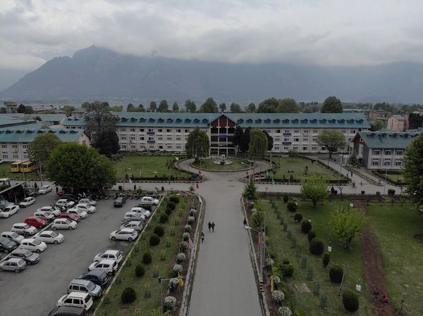 Check Out These Top 10 Most Beautiful College Campuses In India!