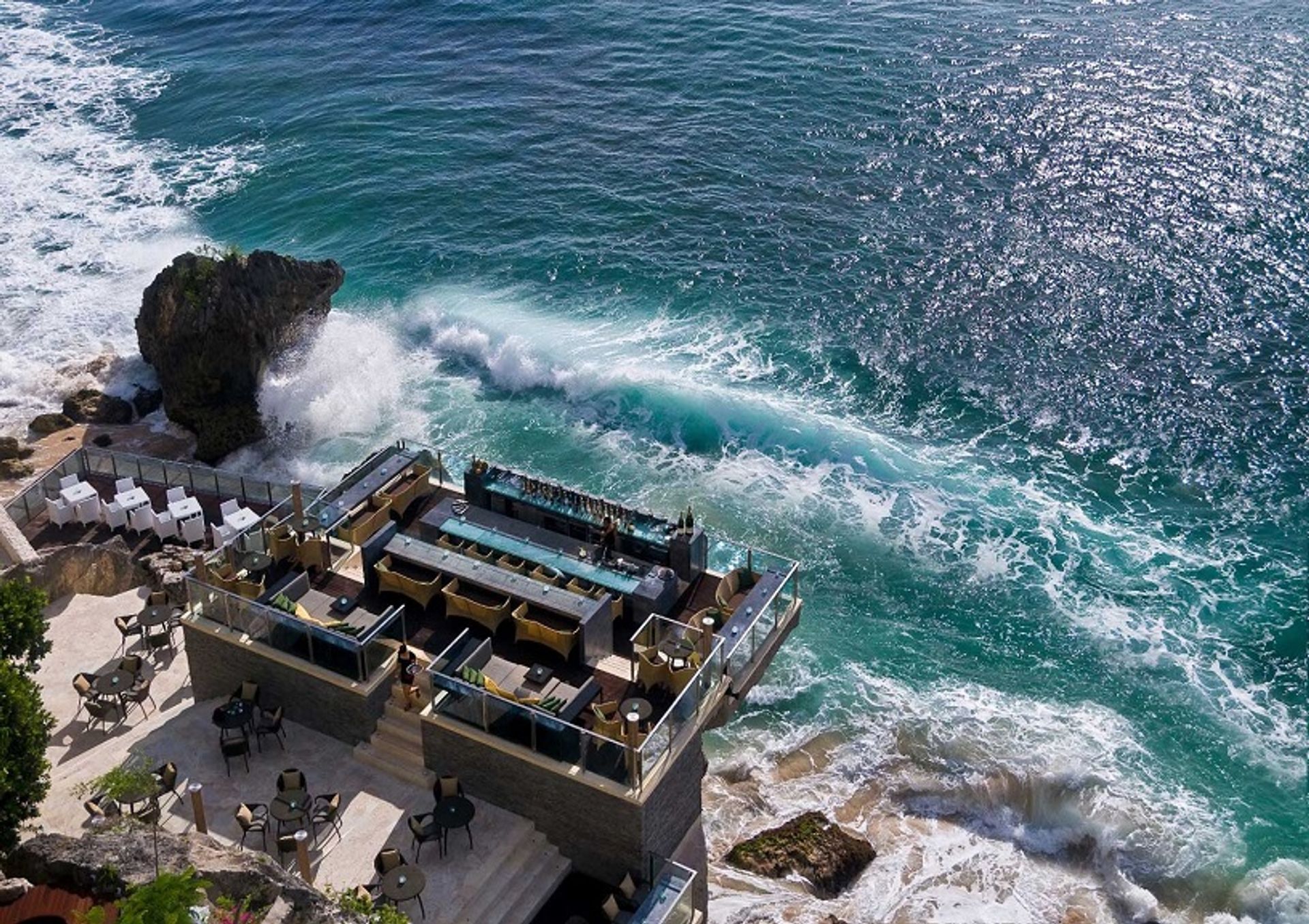 21 Best Hotels Bars Around The World To Grab A Drink