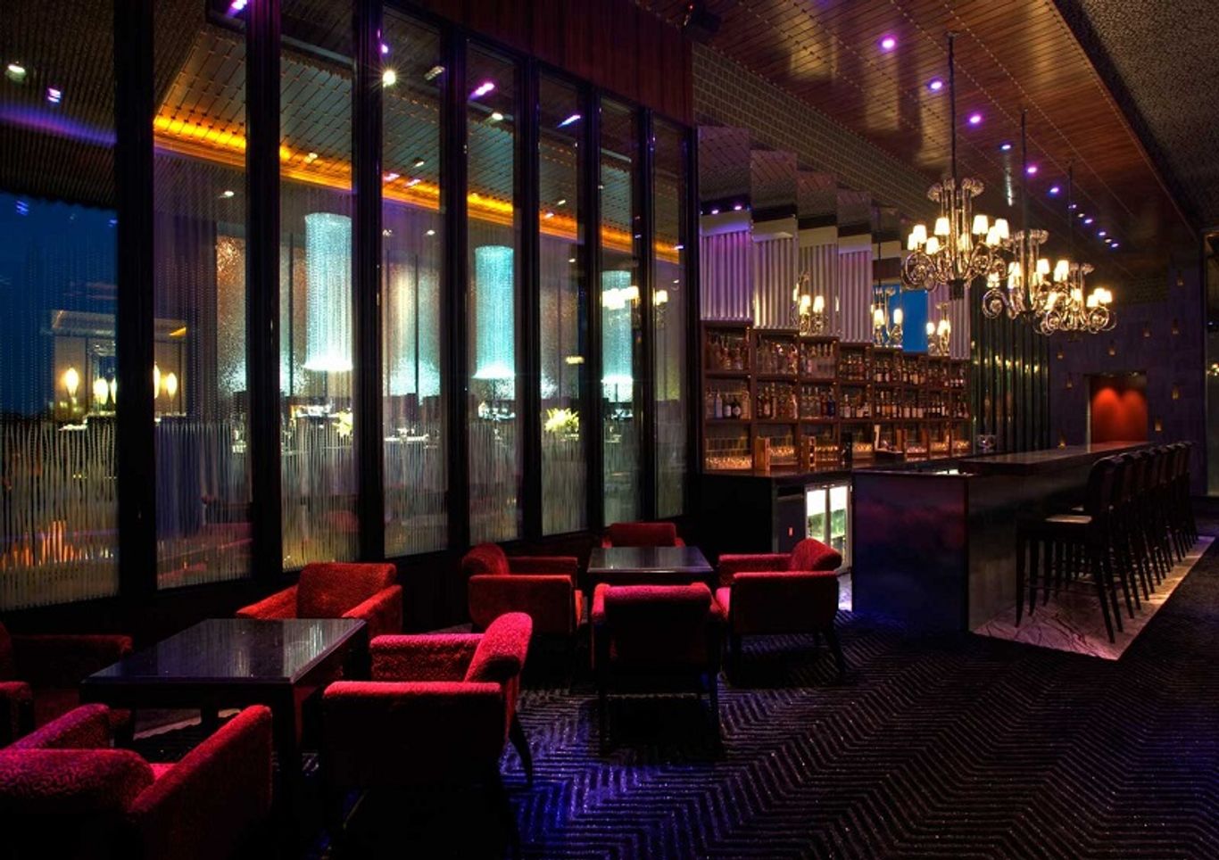 21 Best Hotels Bars Around The World To Grab A Drink