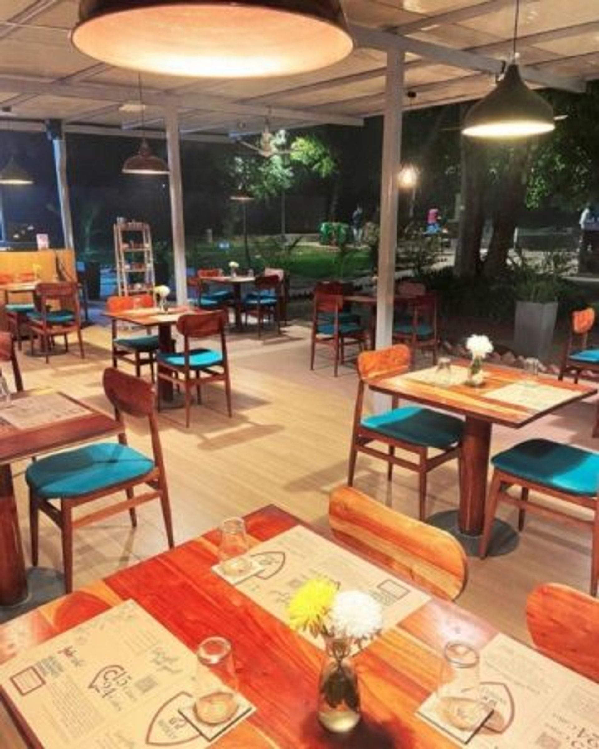 Dine Al Fresco At These 10 Open-Air Cafés In Delhi