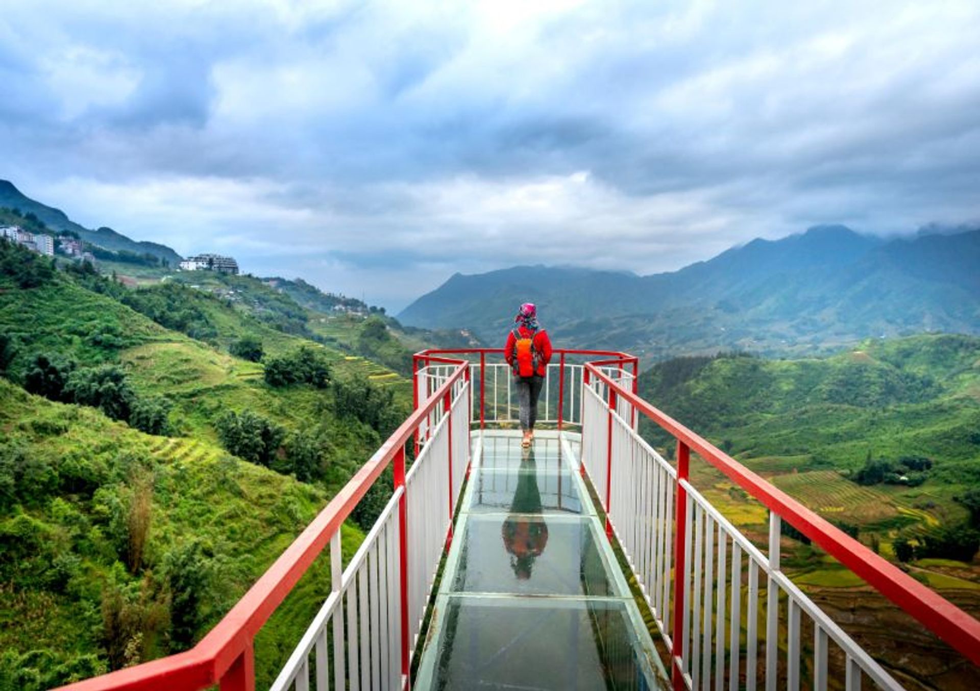 Check Out These Glass Skywalks Around The World For Some Adventure