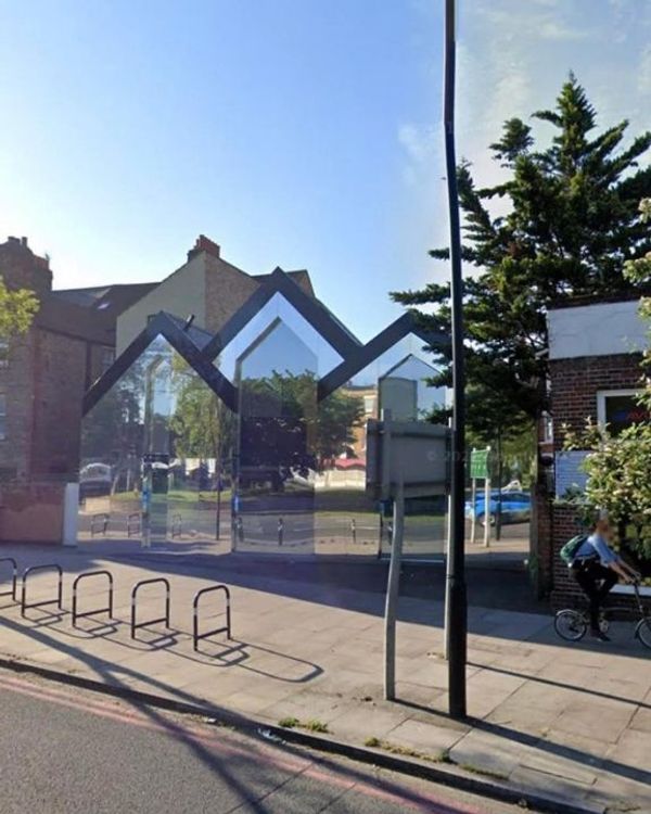 This Giant Mirror Structure In London Is Actually A House