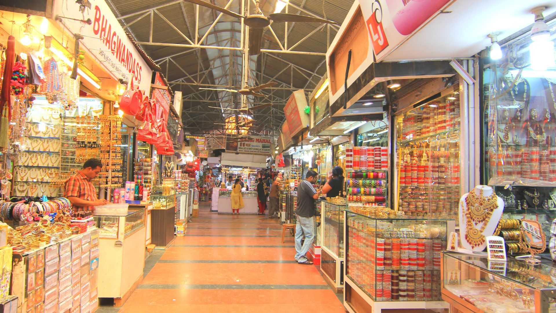 Here's Your Ultimate Guide To The Best Places For Shopping In Lucknow