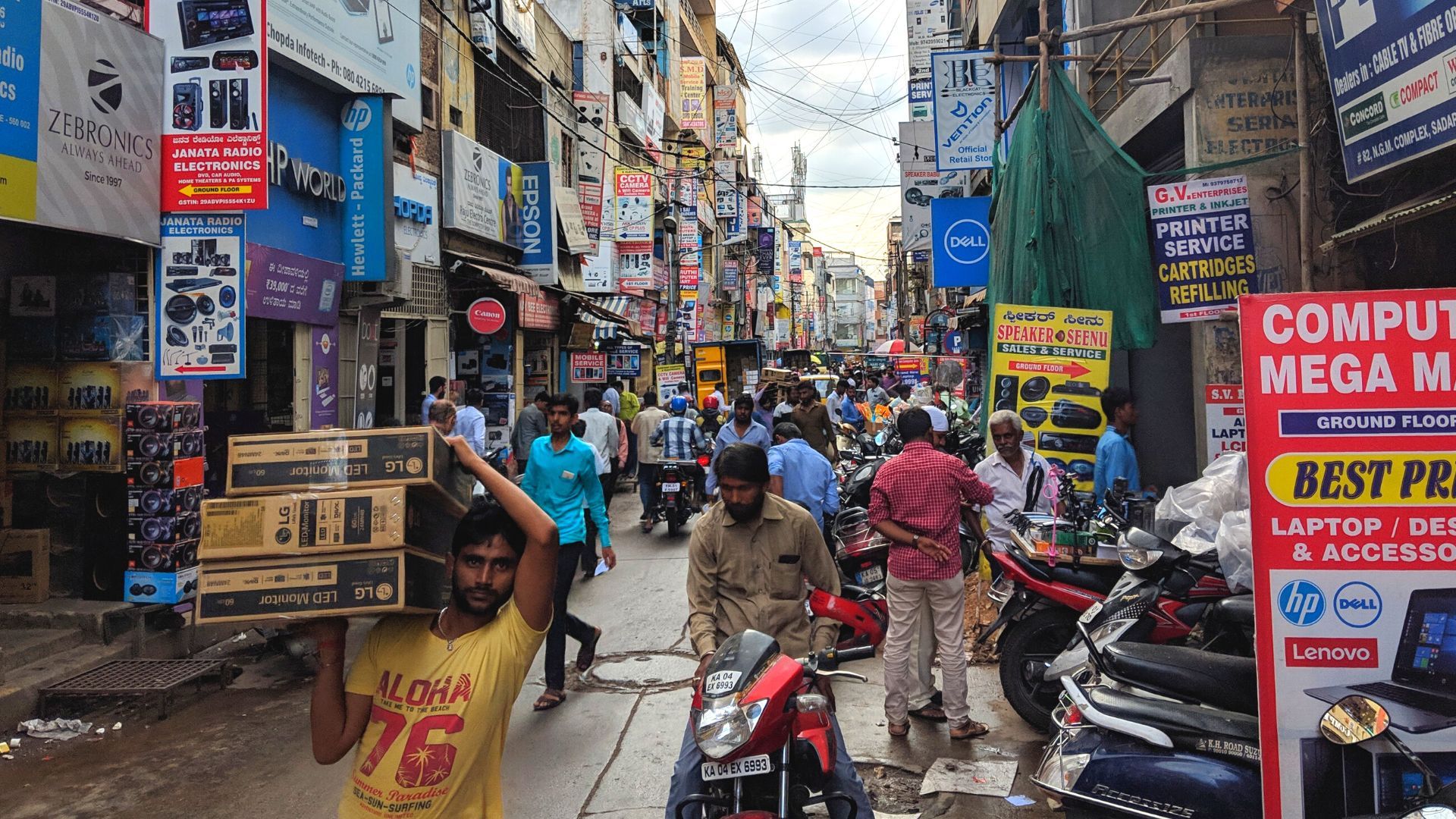 Here's Your Ultimate Guide To The Best Places For Shopping In Lucknow