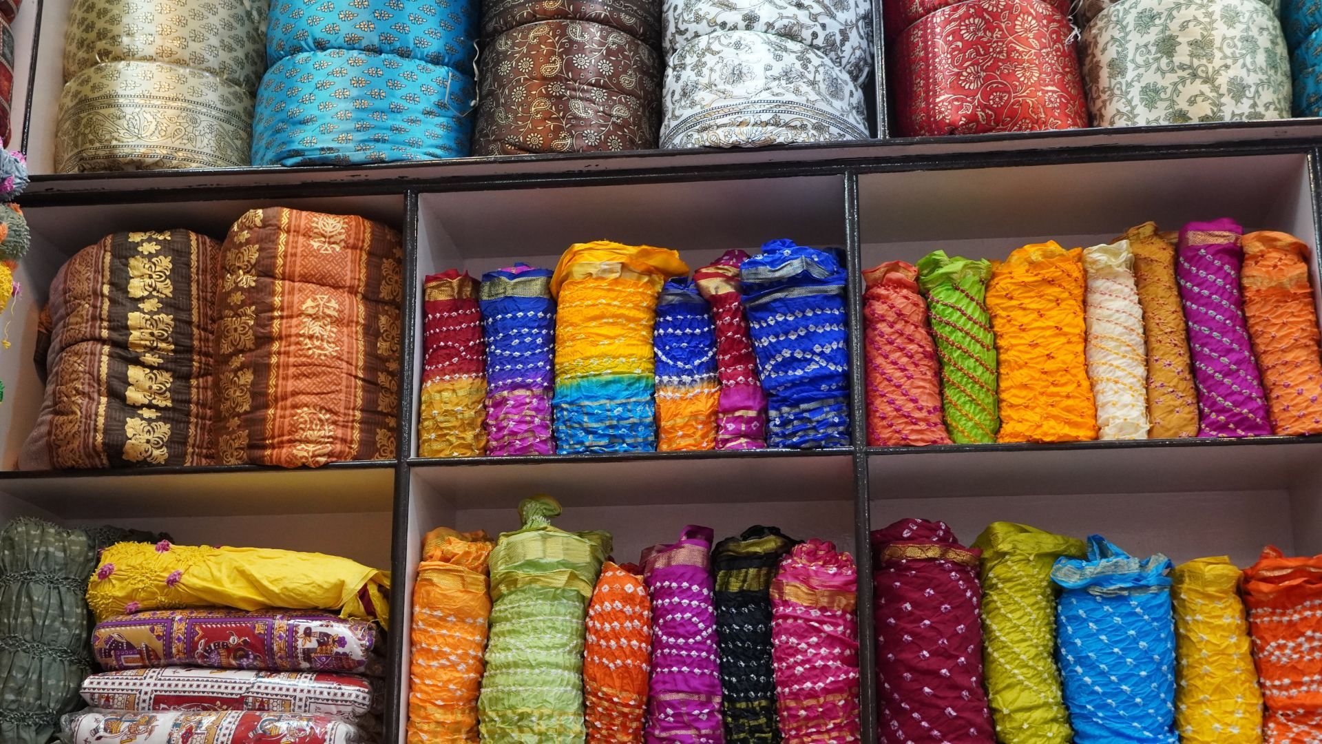 Shopping in Jaipur's Iconic Markets: Guide to Rajasthani Retail Revelry