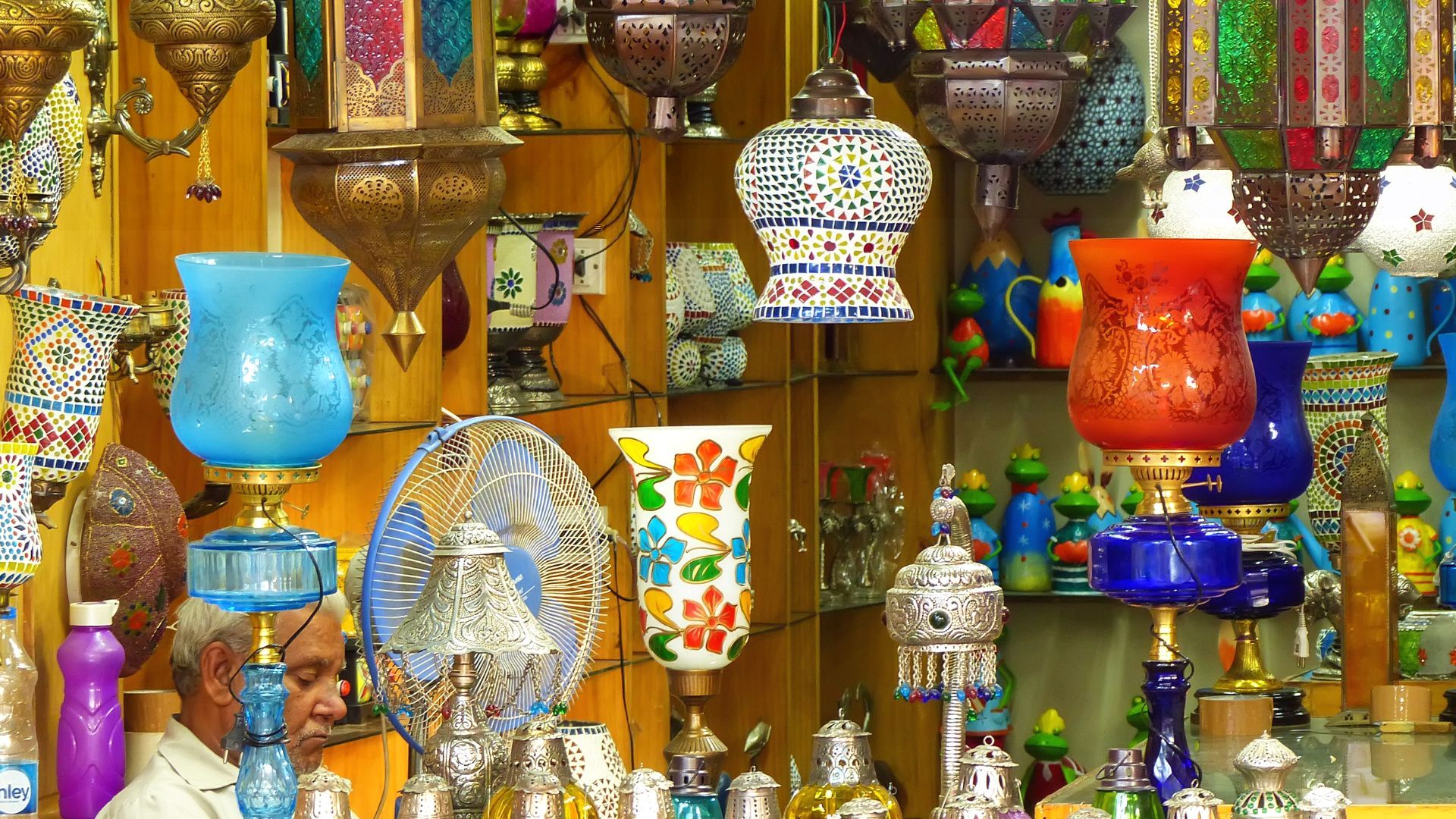 Shopping in Jaipur's Iconic Markets: Guide to Rajasthani Retail Revelry