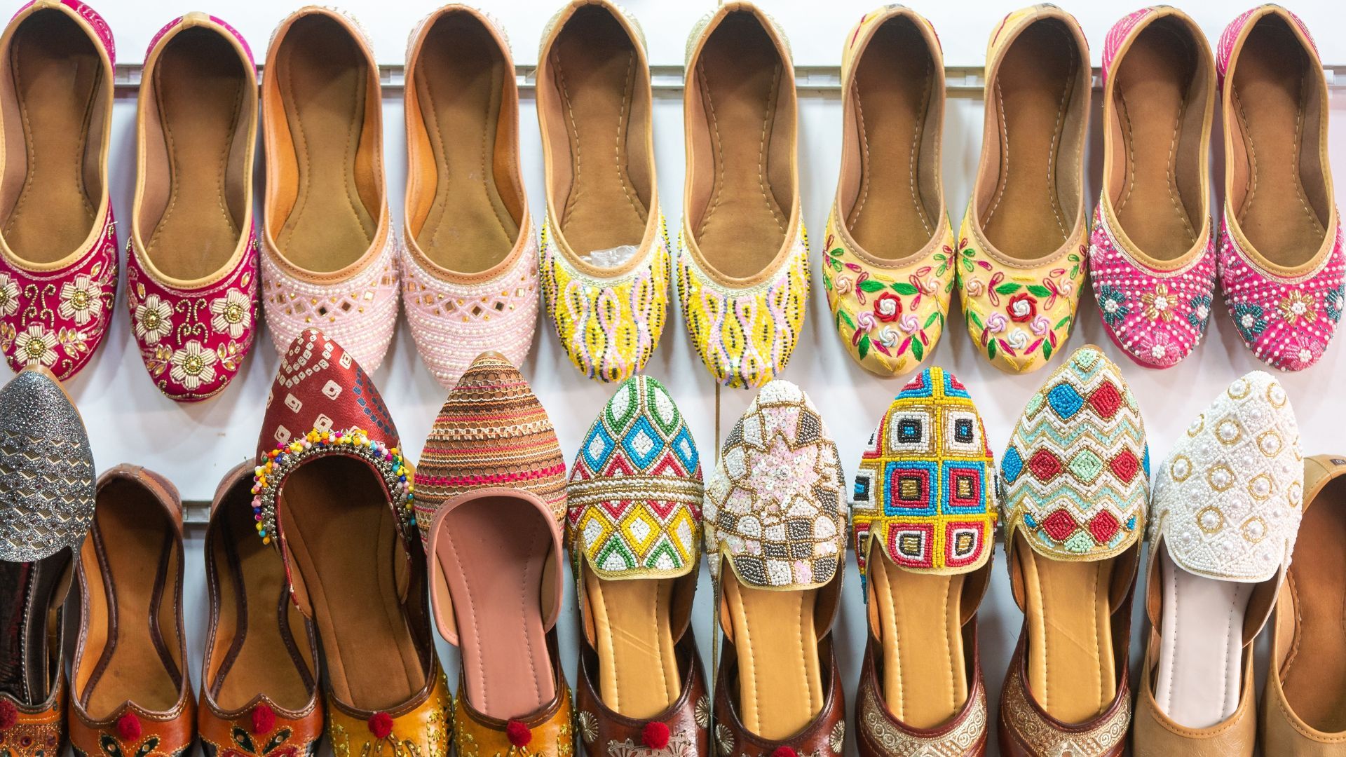 Shopping in Jaipur's Iconic Markets: Guide to Rajasthani Retail Revelry