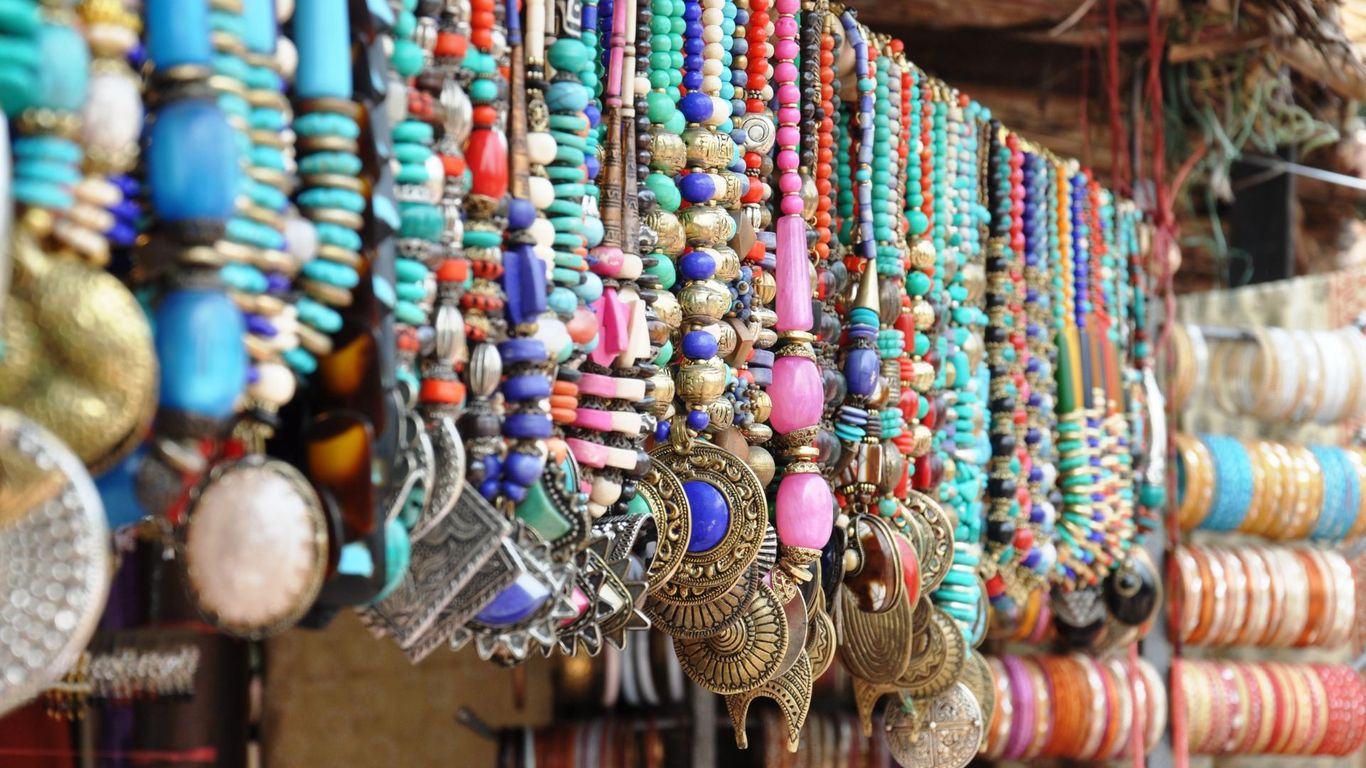 Shopping in Jaipur's Iconic Markets: Guide to Rajasthani Retail Revelry