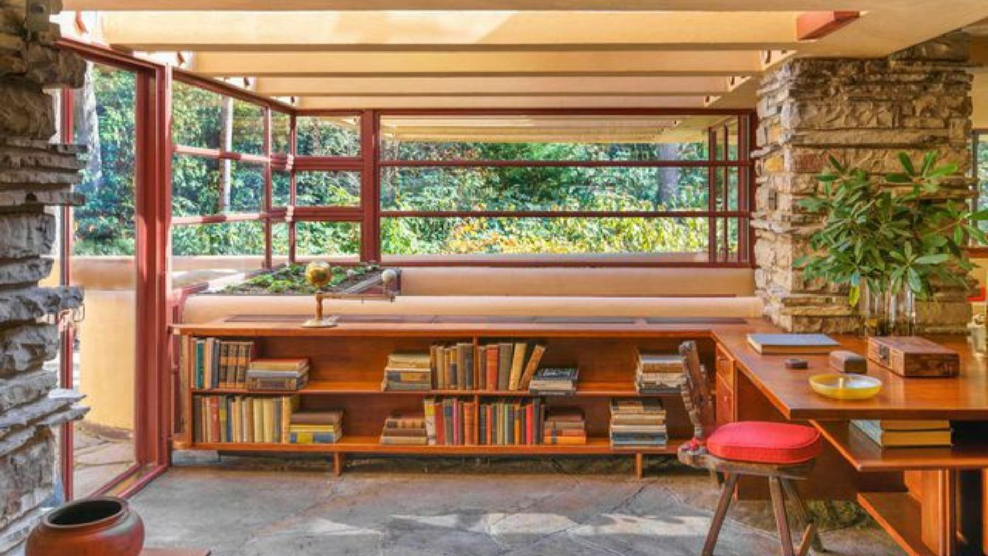 I Went To Frank Lloyd Wright's Iconic 'Fallingwater' House In Pennsylvania