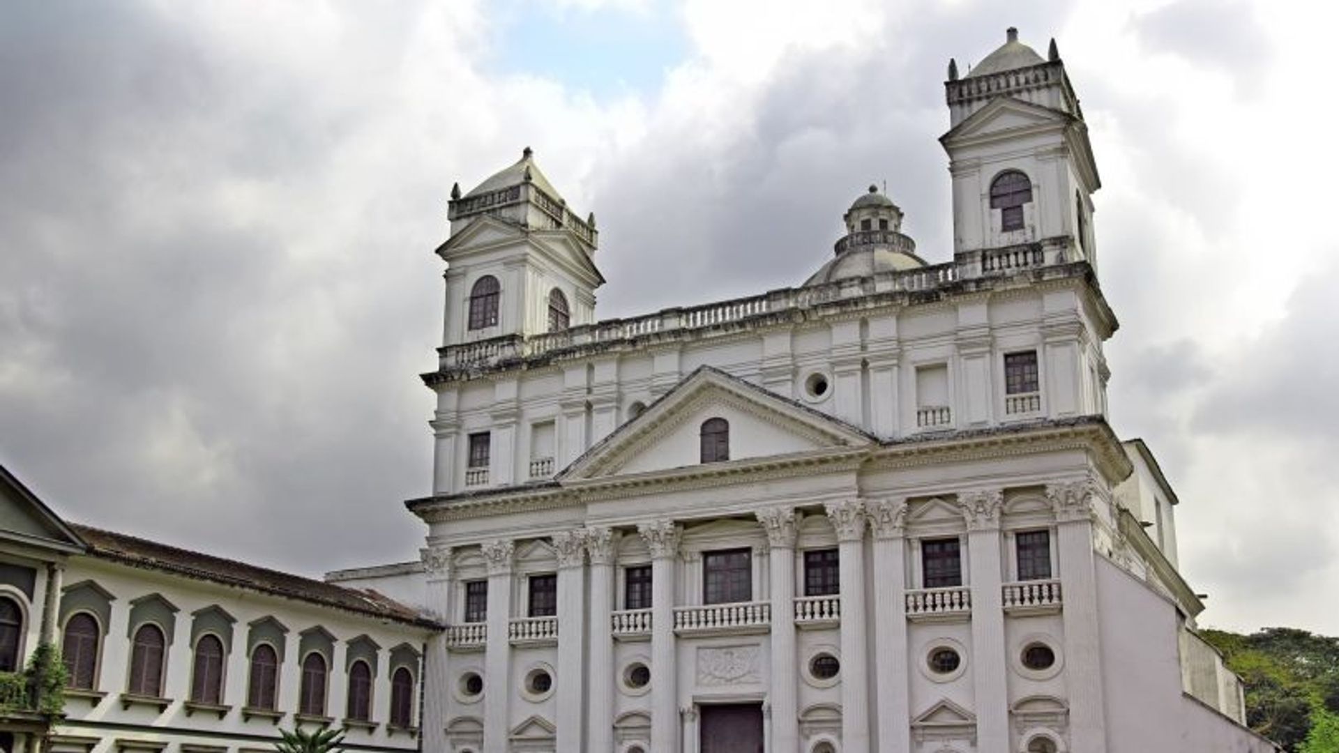 10 Most Beautiful Churches In Goa To Visit