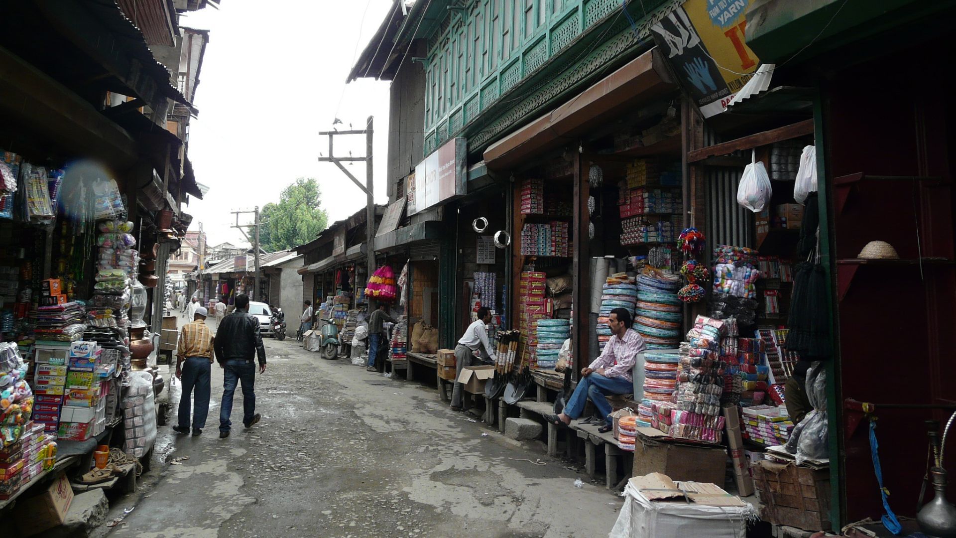 The Ultimate Guide To Shopping In Kashmir: What To Buy And Where