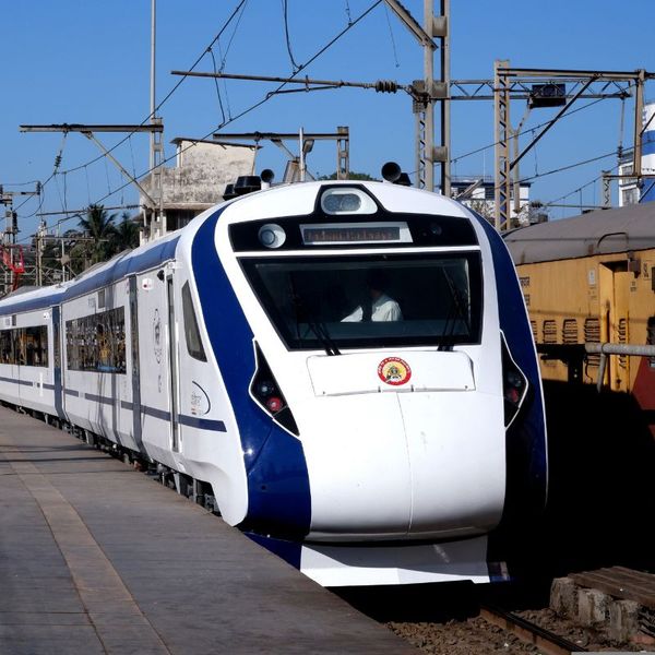 Vande Metro Vs Vande Bharat Express Train
