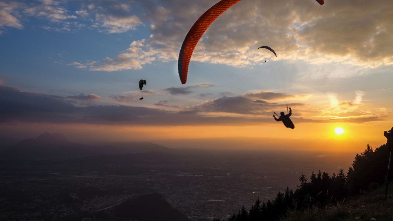 Fly Like A Bird At These Best Places For Paragliding In India