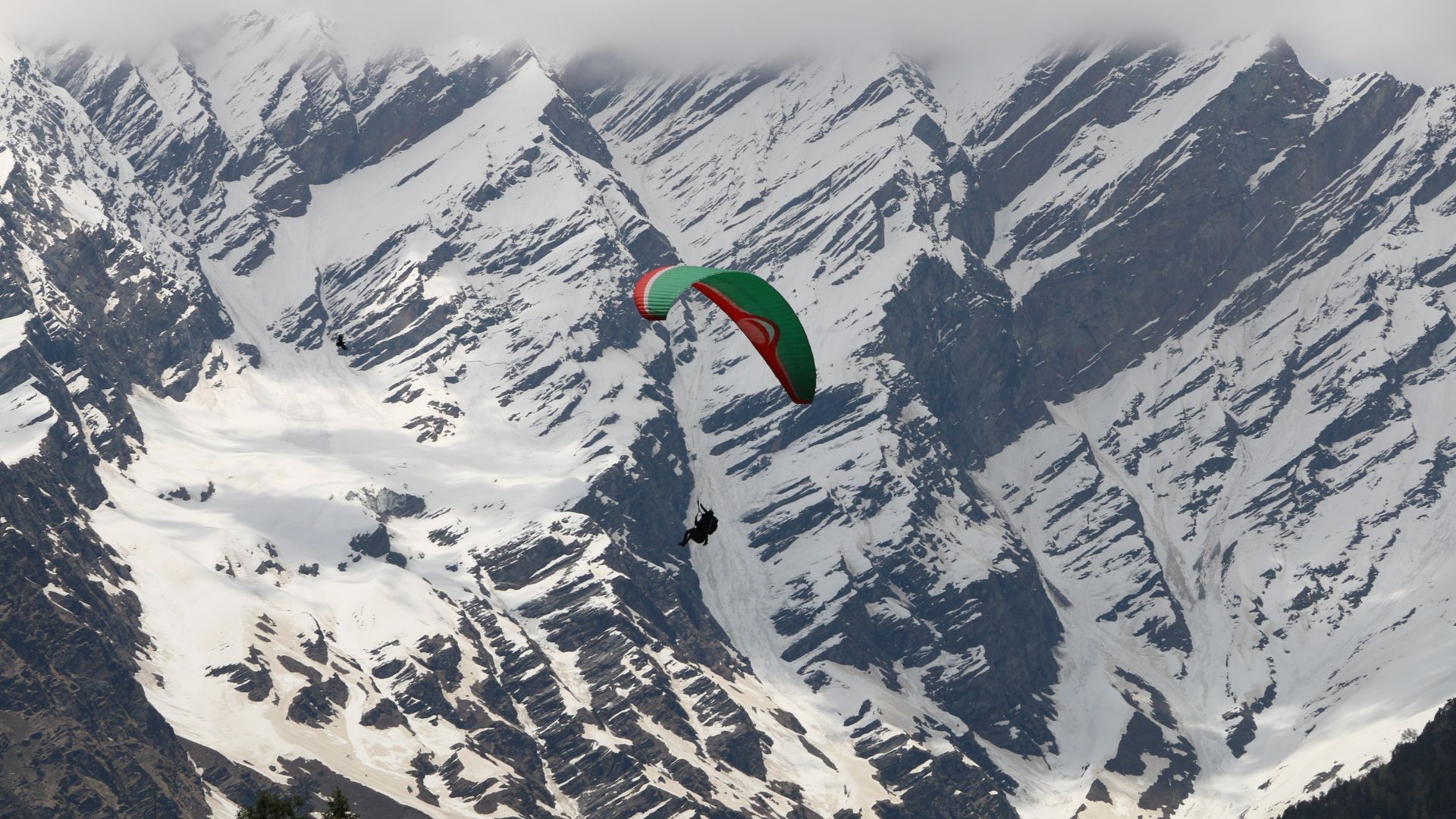 Fly Like A Bird At These Best Places For Paragliding In India