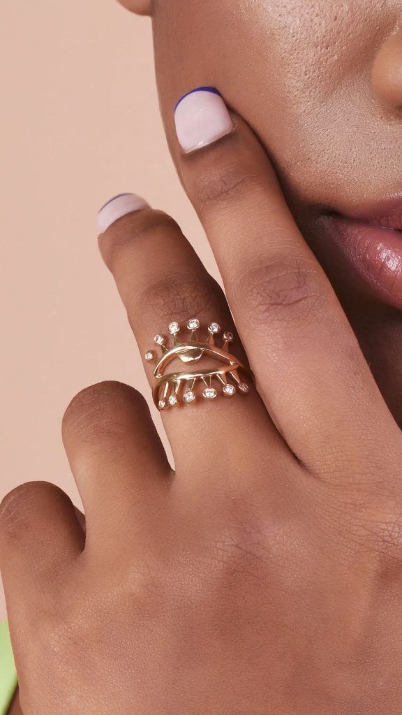 Don Tailored Outfits On Your Travels And Power Dress Like A Boss!