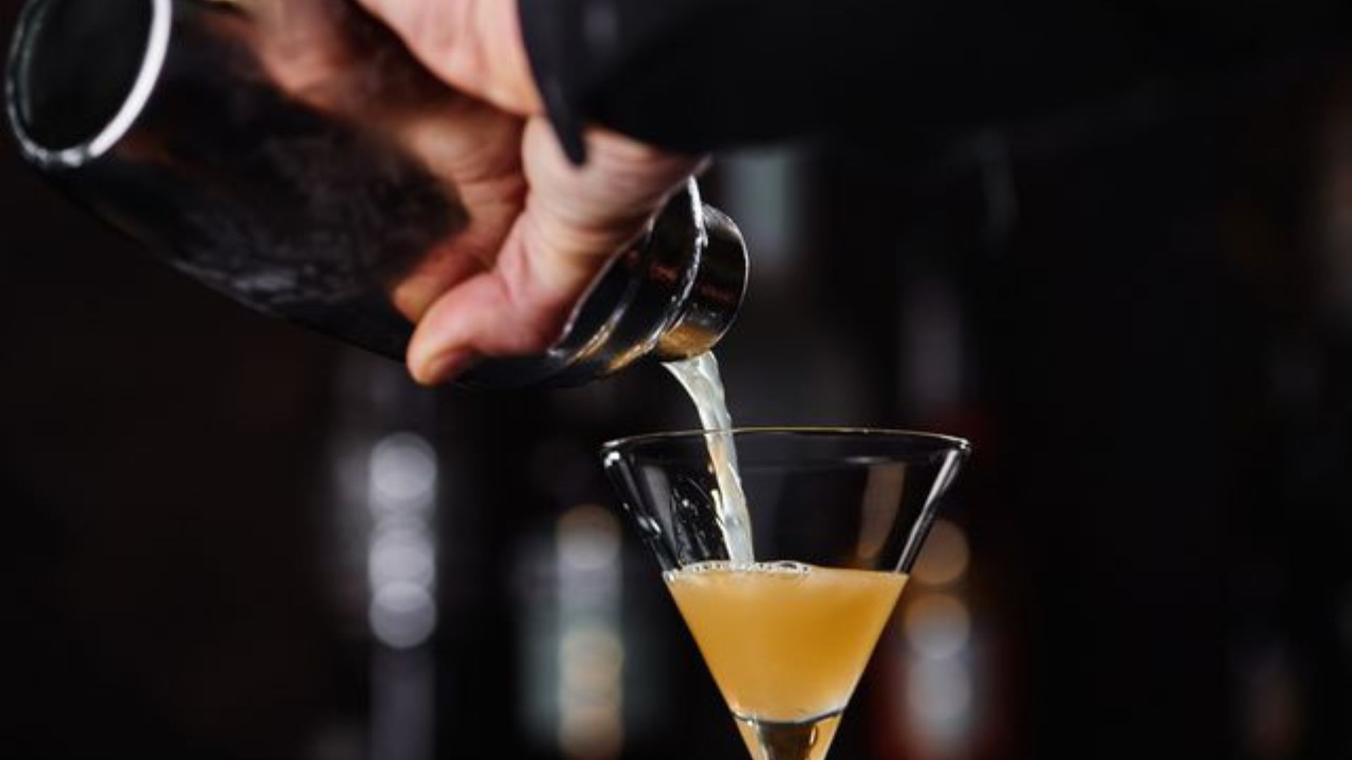 7 Best Cocktails Served On Airplanes