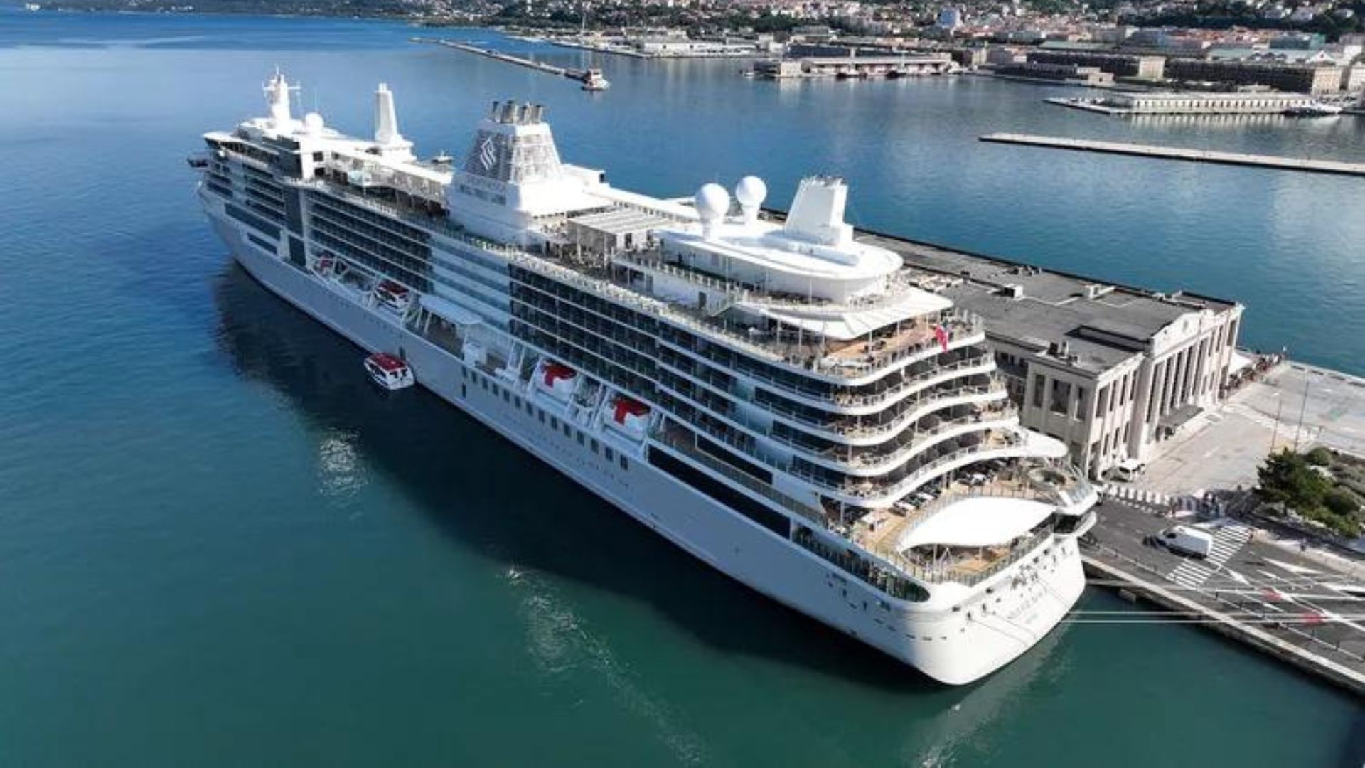 This New Luxury Cruise Has A Gorgeous Infinity Pool