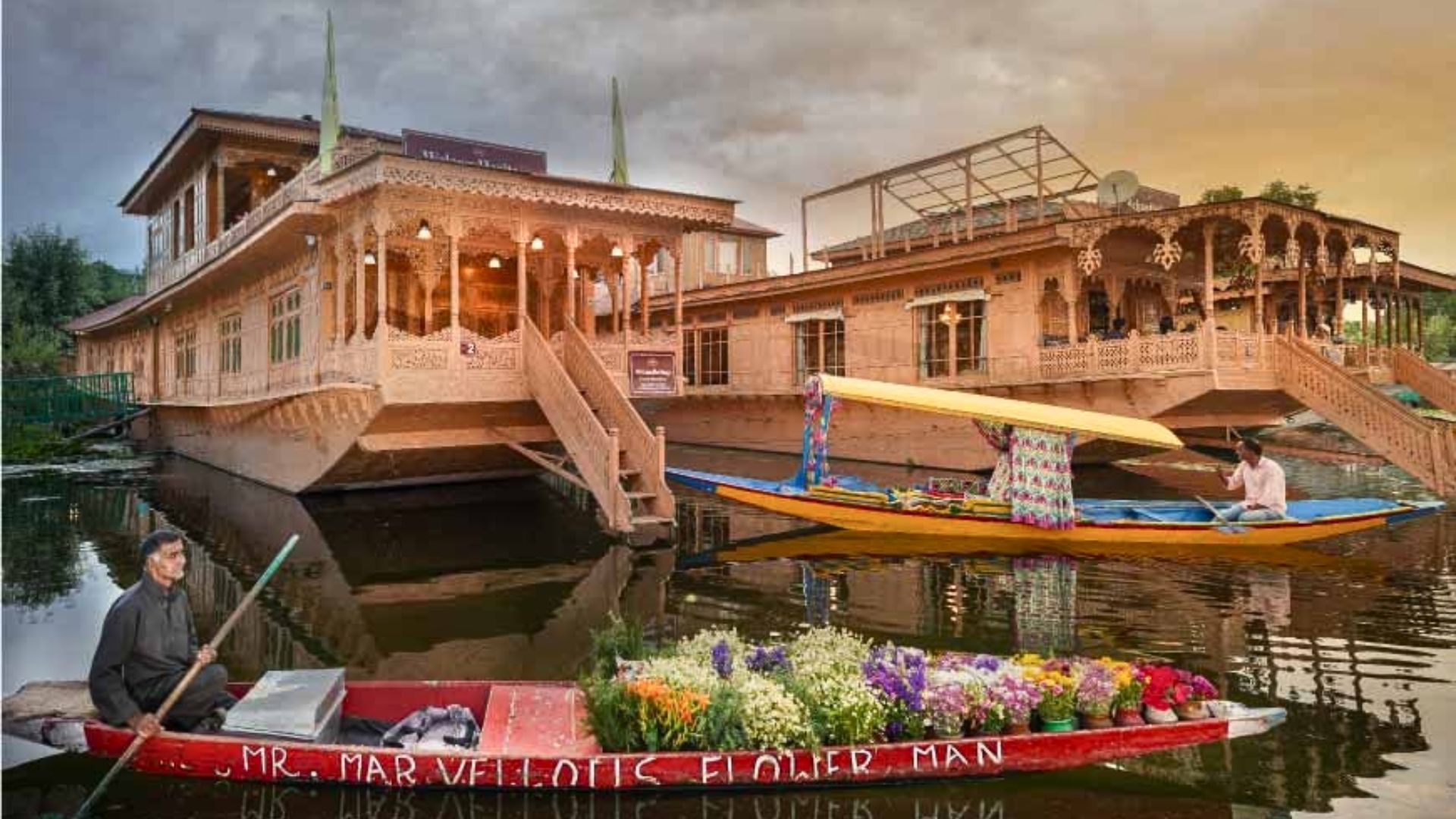 Our Guide To Booking A Houseboat In Kashmir For A Unique Experience