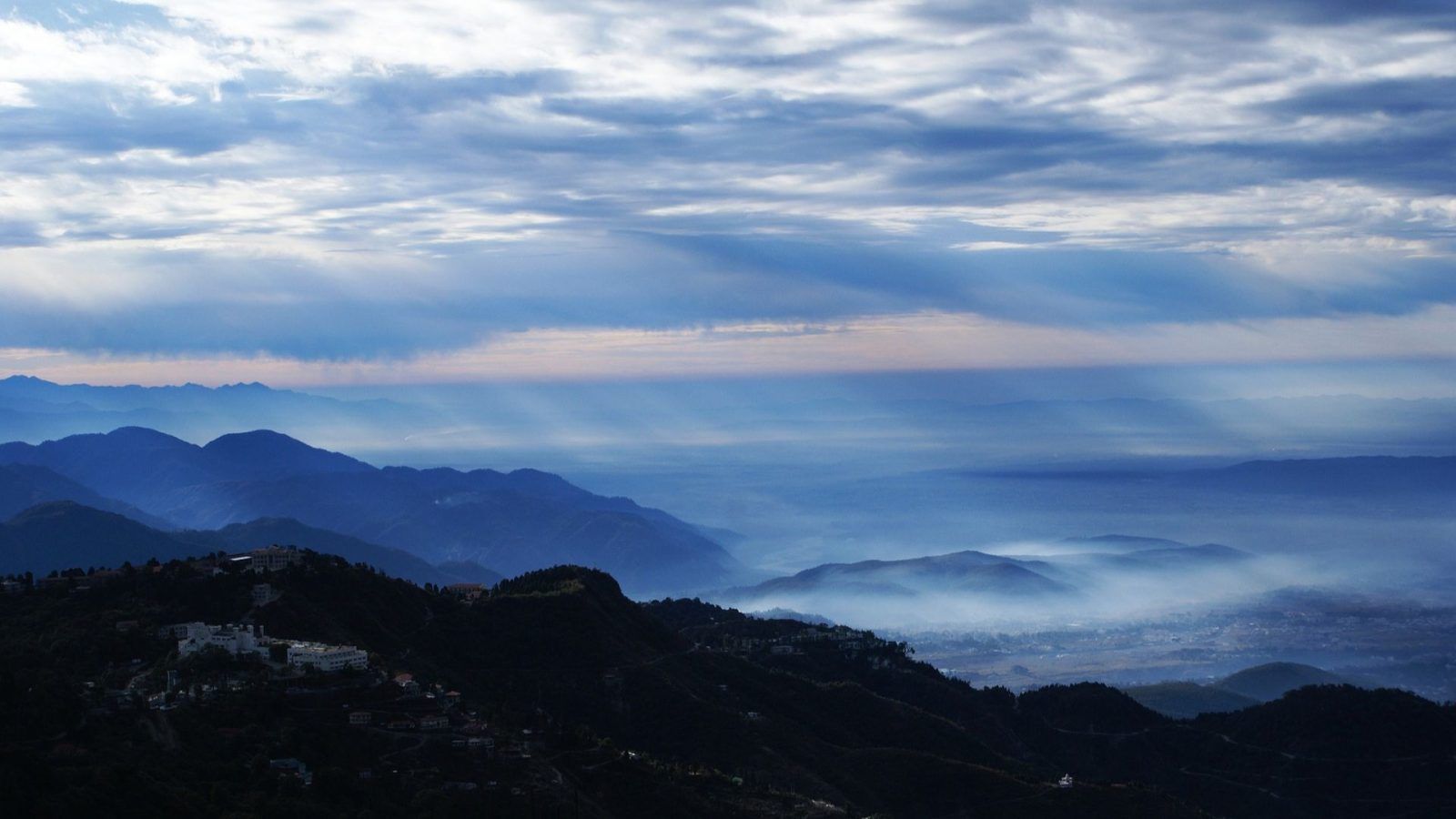 The Best Hill Stations Near Dehradun For Your Peak Pursuits