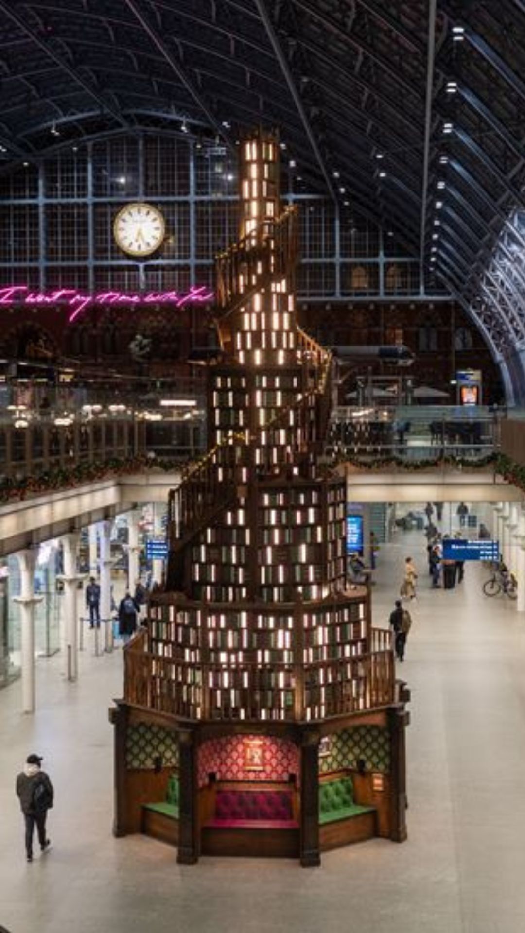 7 Most Stunning & Beautiful Christmas Tree In The World 2023 (Check Photos)