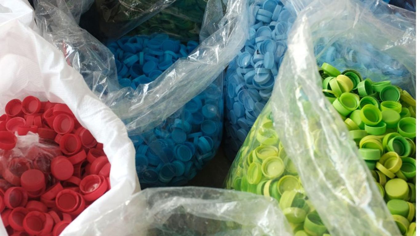 How Thailand-Based Pipatchara Transforms Plastic Waste To Pretty Bags