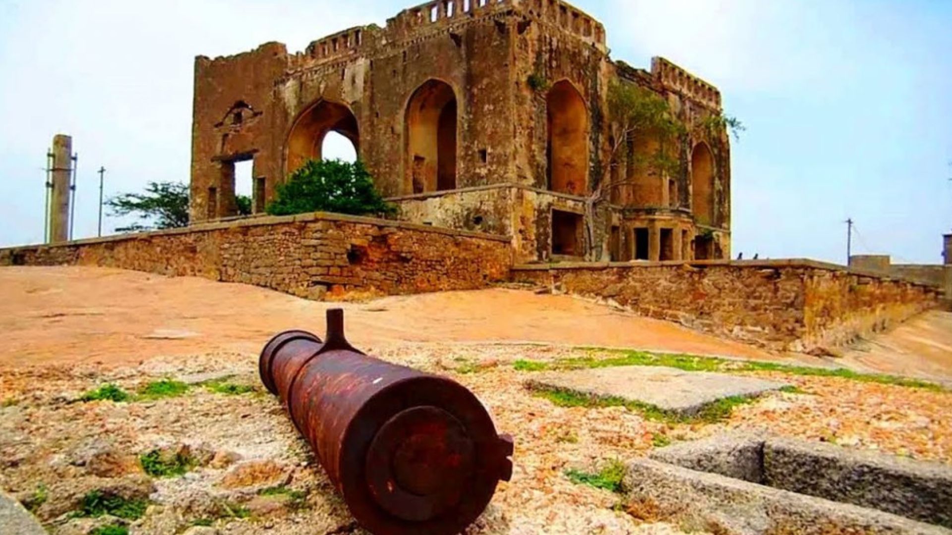 Famous Forts In Hyderabad: Majestic Historical Palaces To Explore 2024