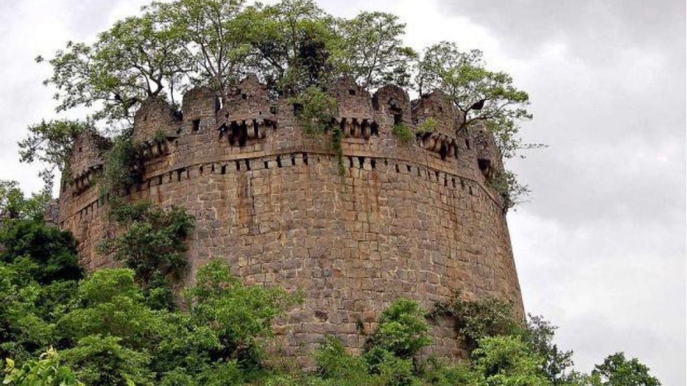 Famous Forts In Hyderabad: Majestic Historical Palaces To Explore 2024