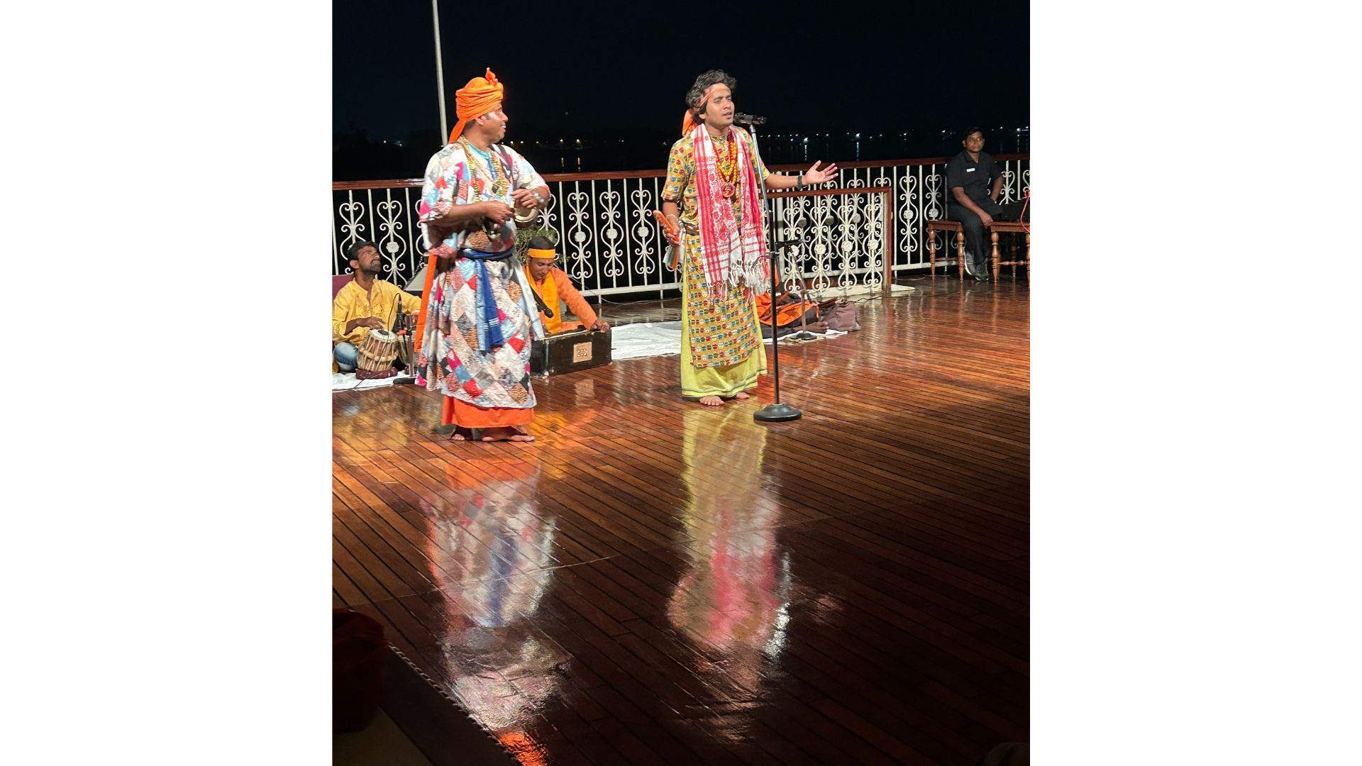 Explored West Bengal By Road? Now Uncover Its Secret Shores By Boat!