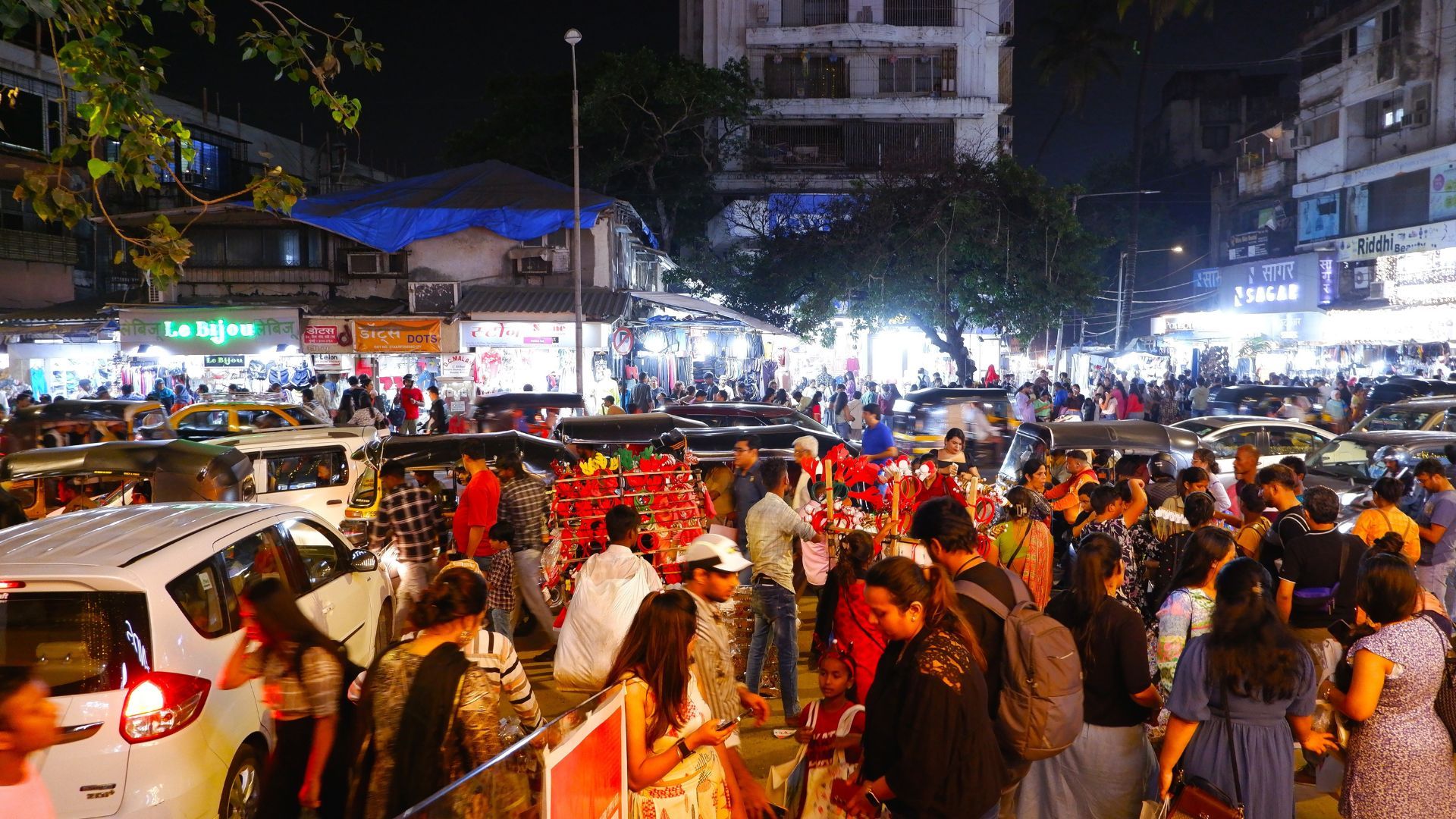 7 Best Flea Markets In Mumbai: Street Markets For Shopping in Mumbai 2024