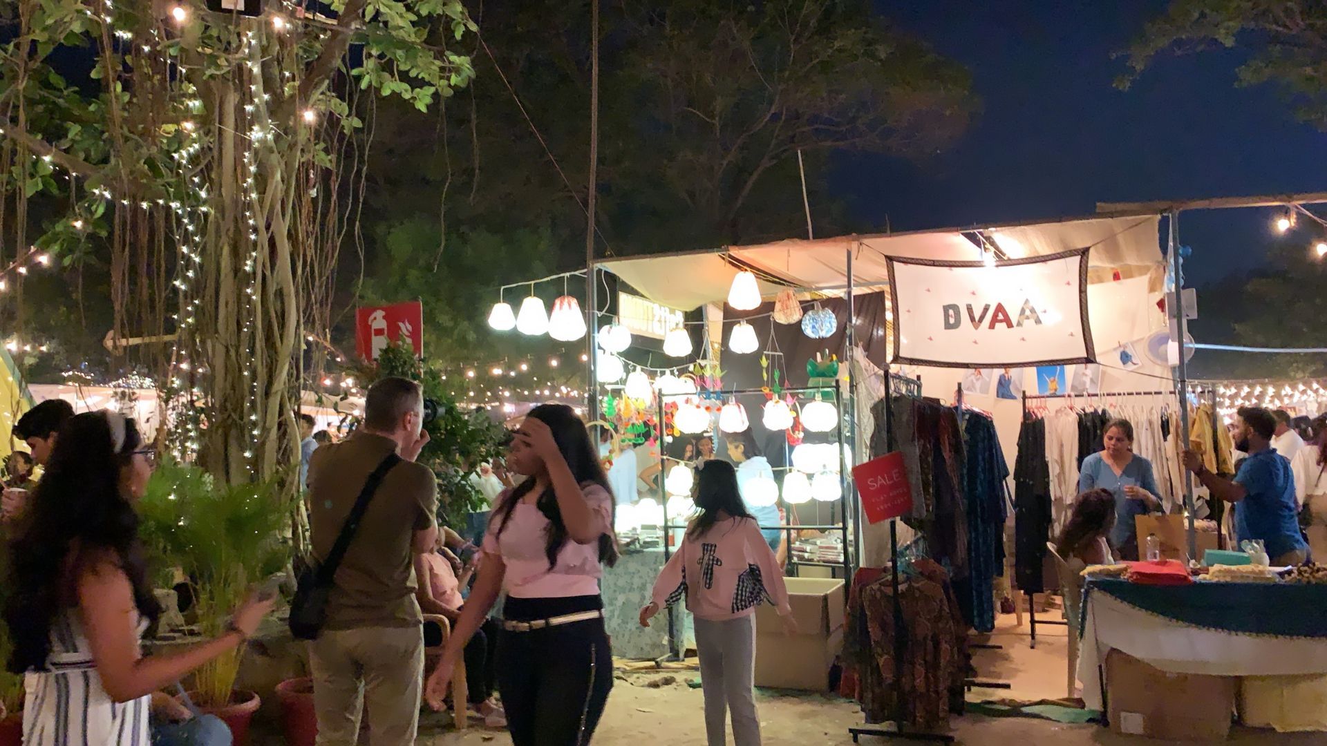 7 Best Flea Markets In Mumbai: Street Markets For Shopping in Mumbai 2024