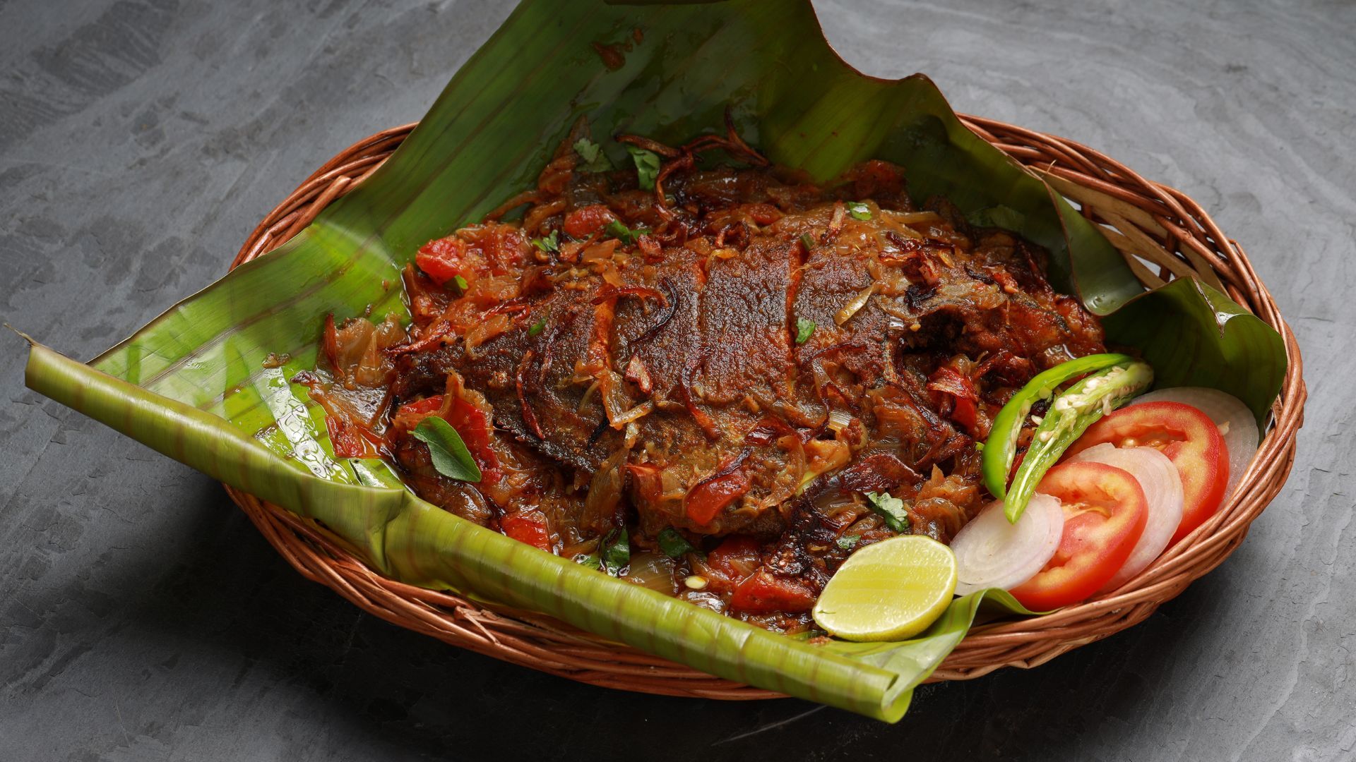 Kerala's Famous Food, Cuisines & Dishes To Try - Puttu, Curry, Sadhya ...