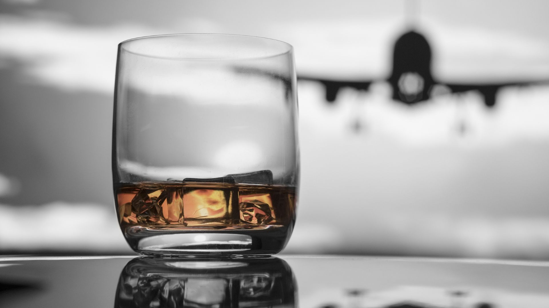 Drinking Alcohol In Flights Is Not The Best Idea - Here's Why
