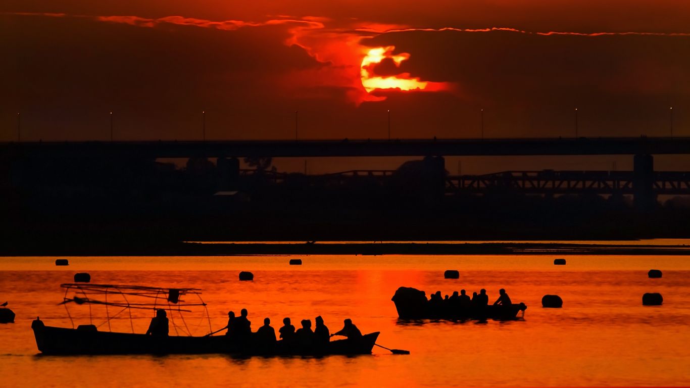 Prayagraj Triveni Sangam: Your Local Guide To The Ganges In Allahabad