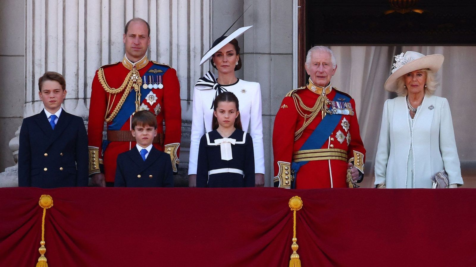 Public To Get Rare Glimpse Of Buckingham Palace Balcony Room
