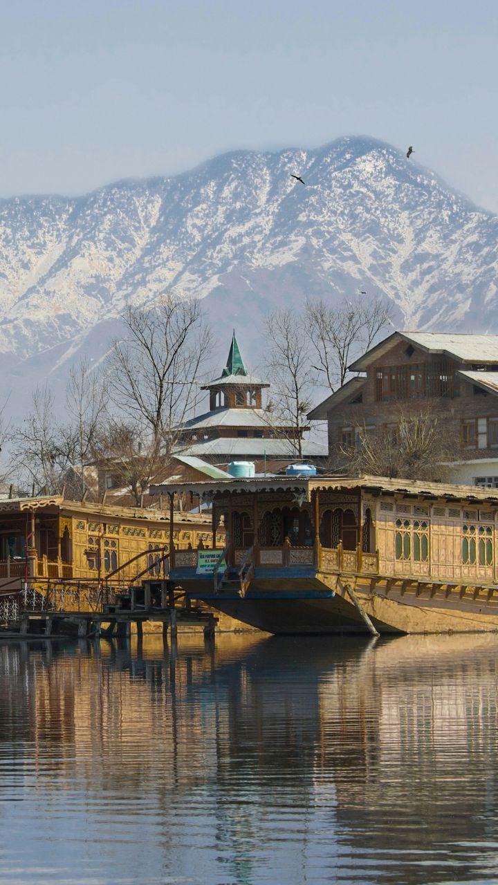 Shopping Guide: 6 Must Visit Markets In Srinagar