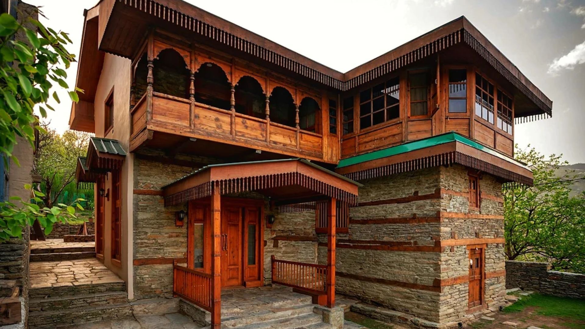 Beautiful Properties Around Apple Orchards: Top Nature Stays In India