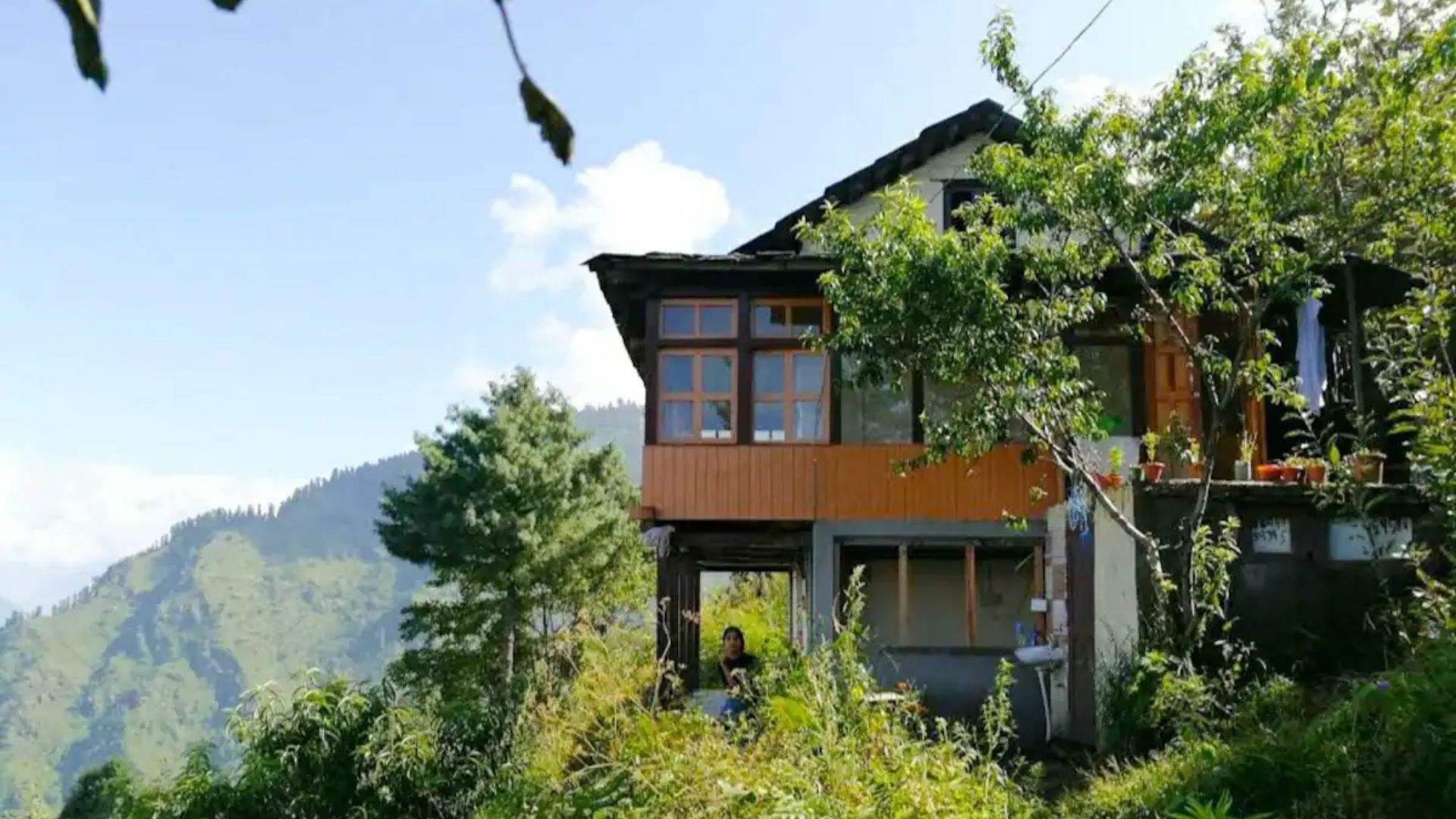 Beautiful Properties Around Apple Orchards: Top Nature Stays In India