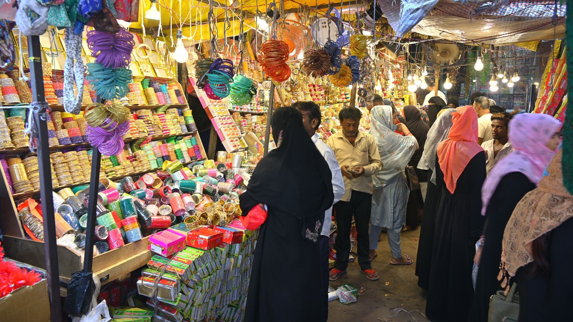 Shopping In Lucknow: Best Markets Across The City Of Nawabs