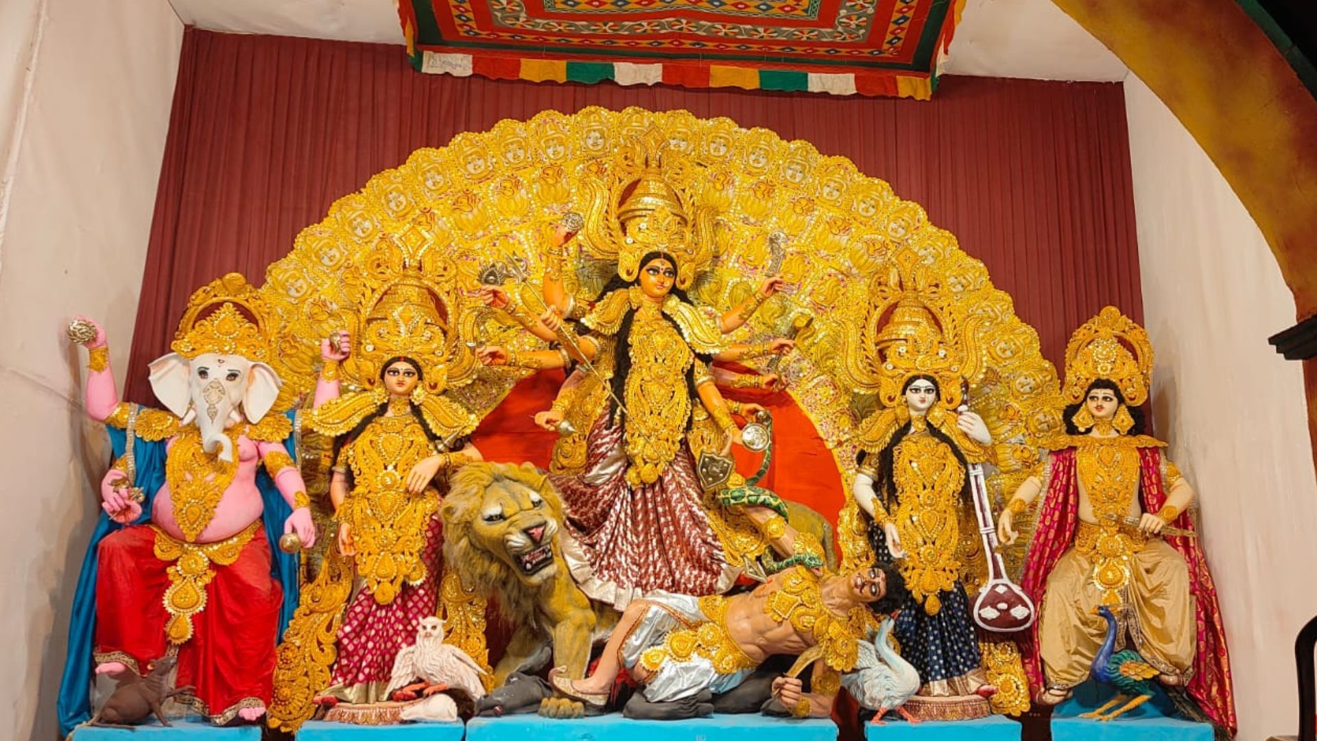 Durga Puja 2024: Pandal Hopping, Traditional Food & Festivities Guide