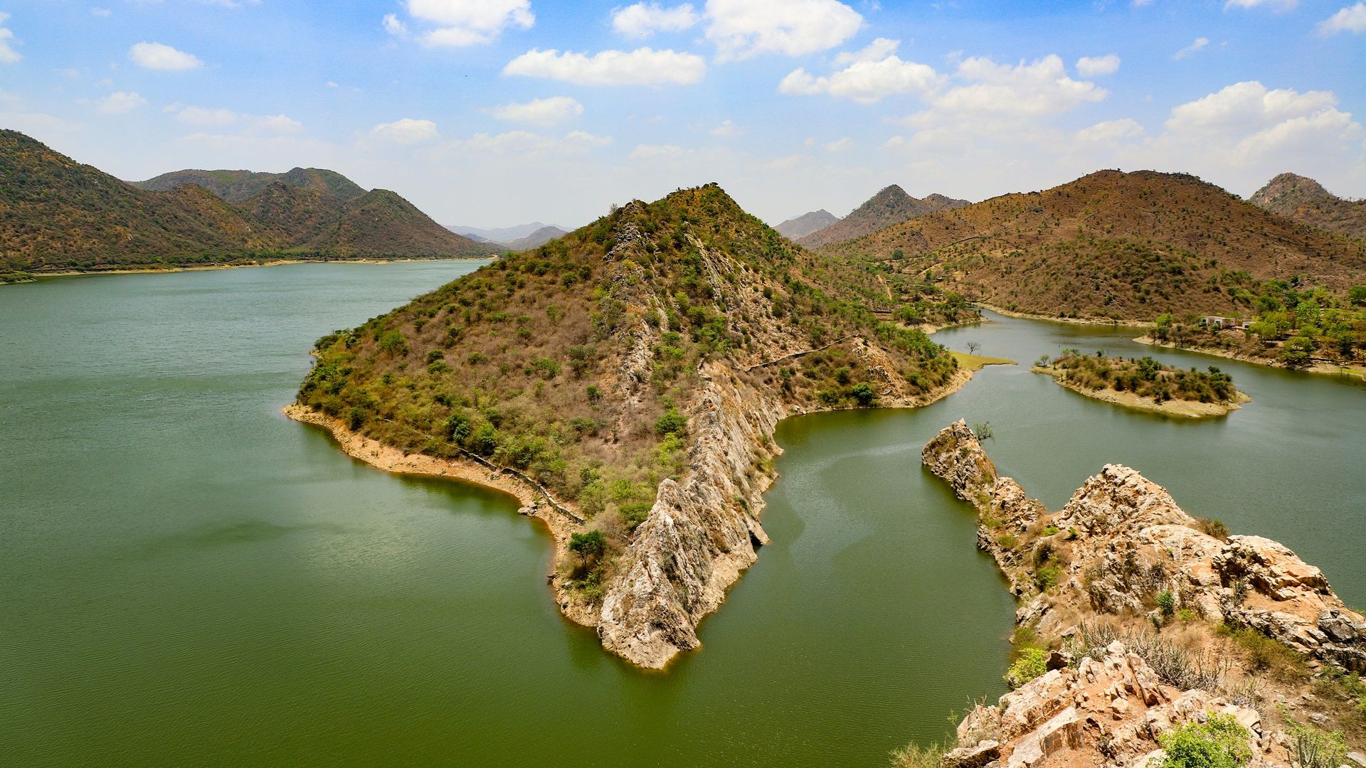 Best Diwali Long Weekend Getaways In India: Ayodhya, Varanasi, Udaipur ...