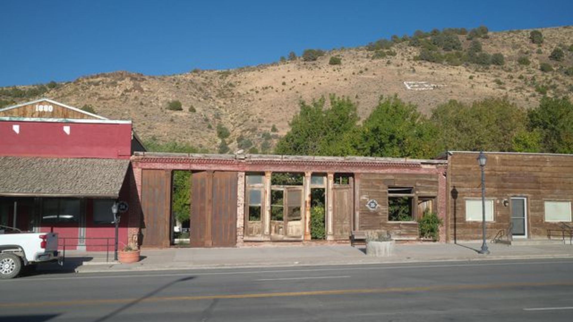 Here's What It Was Like Staying In A Haunted Hotel In Eureka, Nevada