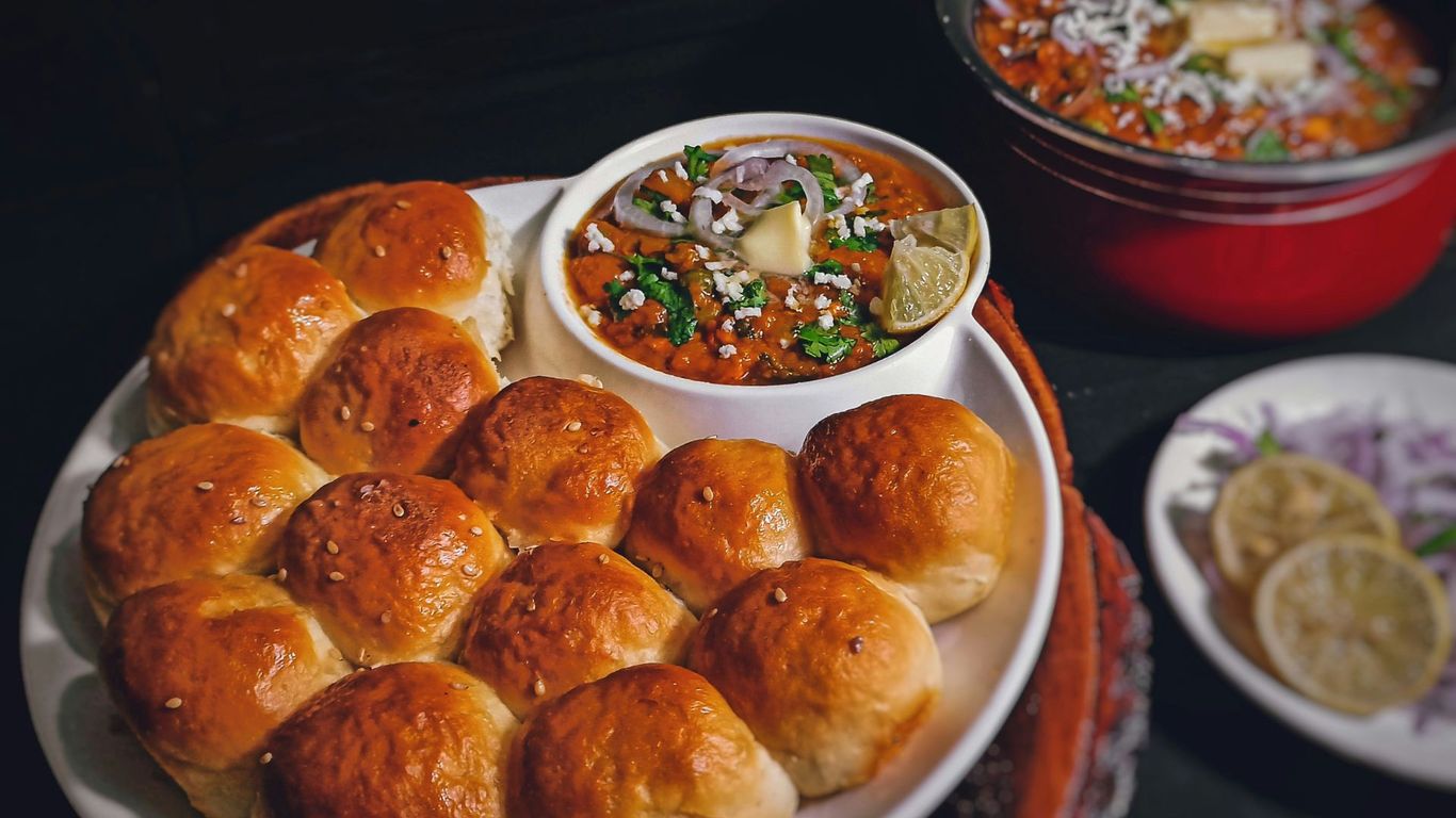 Maharashtra's Famous Food: Trying Konkan, Kolhapuri, Vidarbha Cuisines