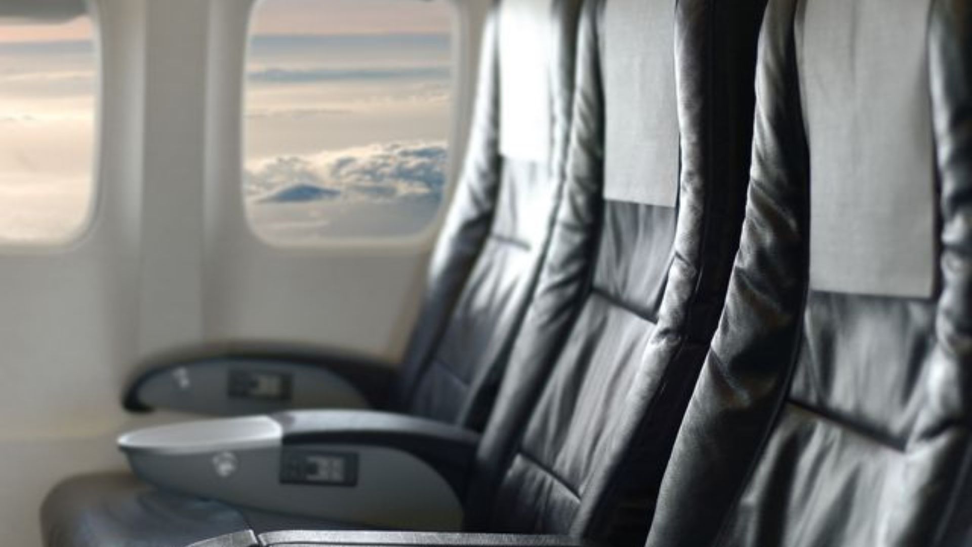 A Flight Attendant Shares Unwritten Rules For Unoccupied Middle Seats