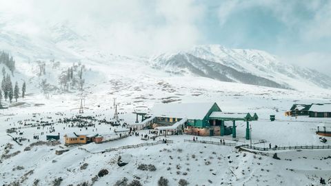 Gulmarg Travel Advisory: Winter Paradise, Icy Roads, And A Warning